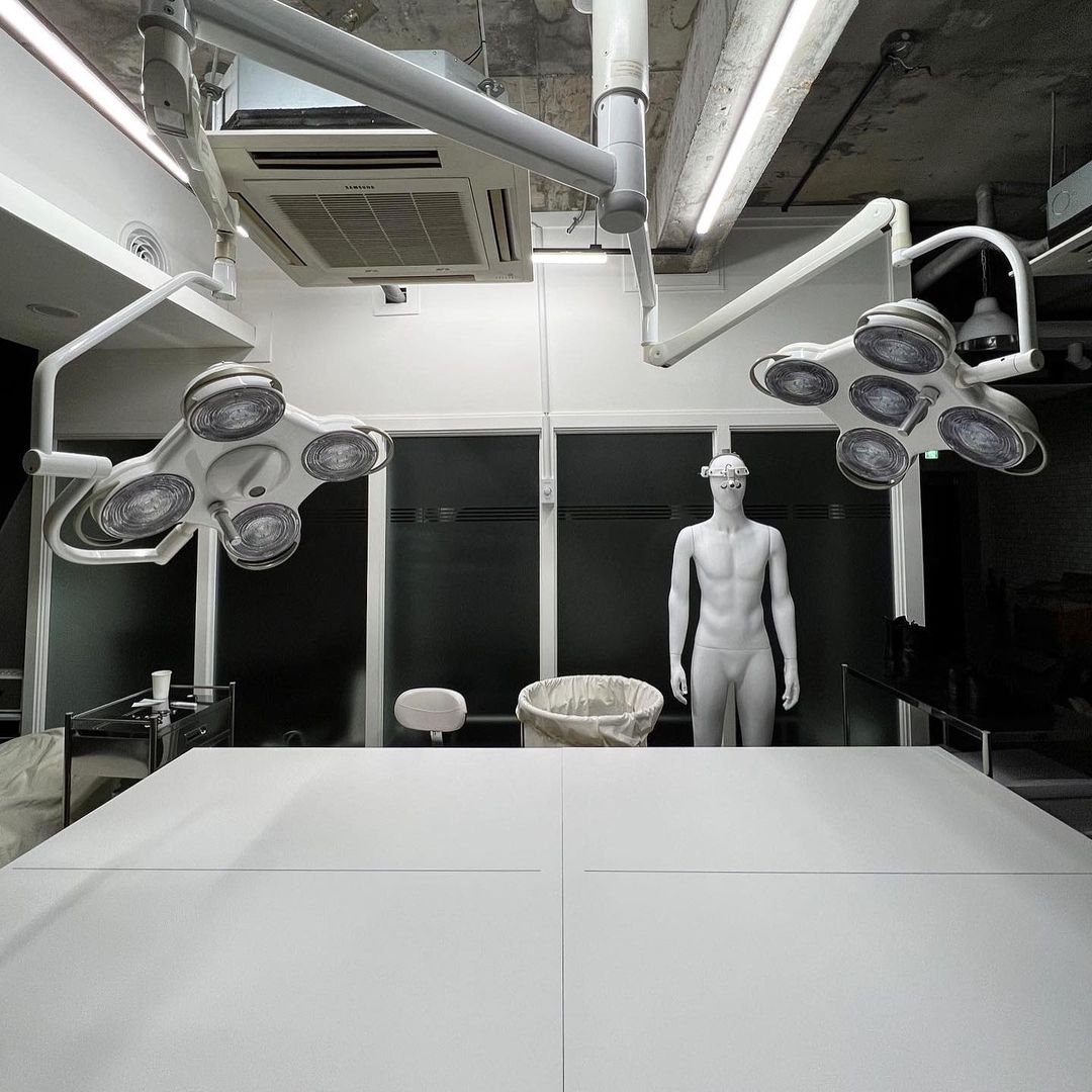 SURGERY_offi... (@surgery_off...) 님의 게시물 | KREAM