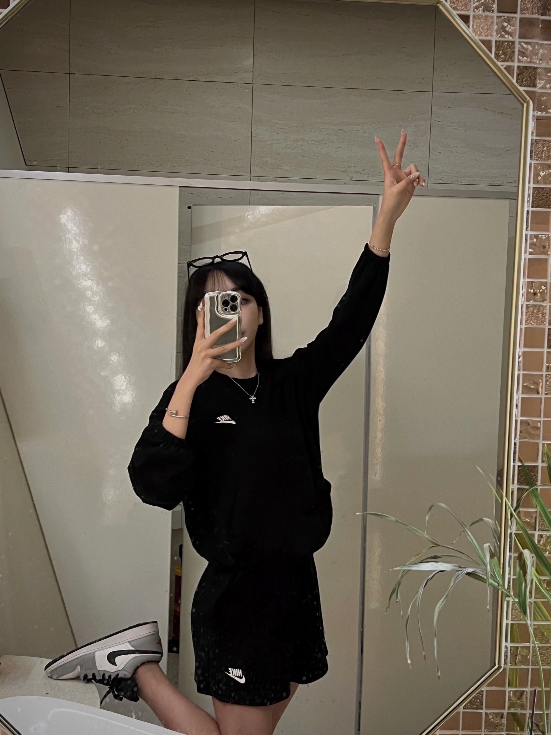 지수 (@ljsww) 님의 게시물 | KREAM