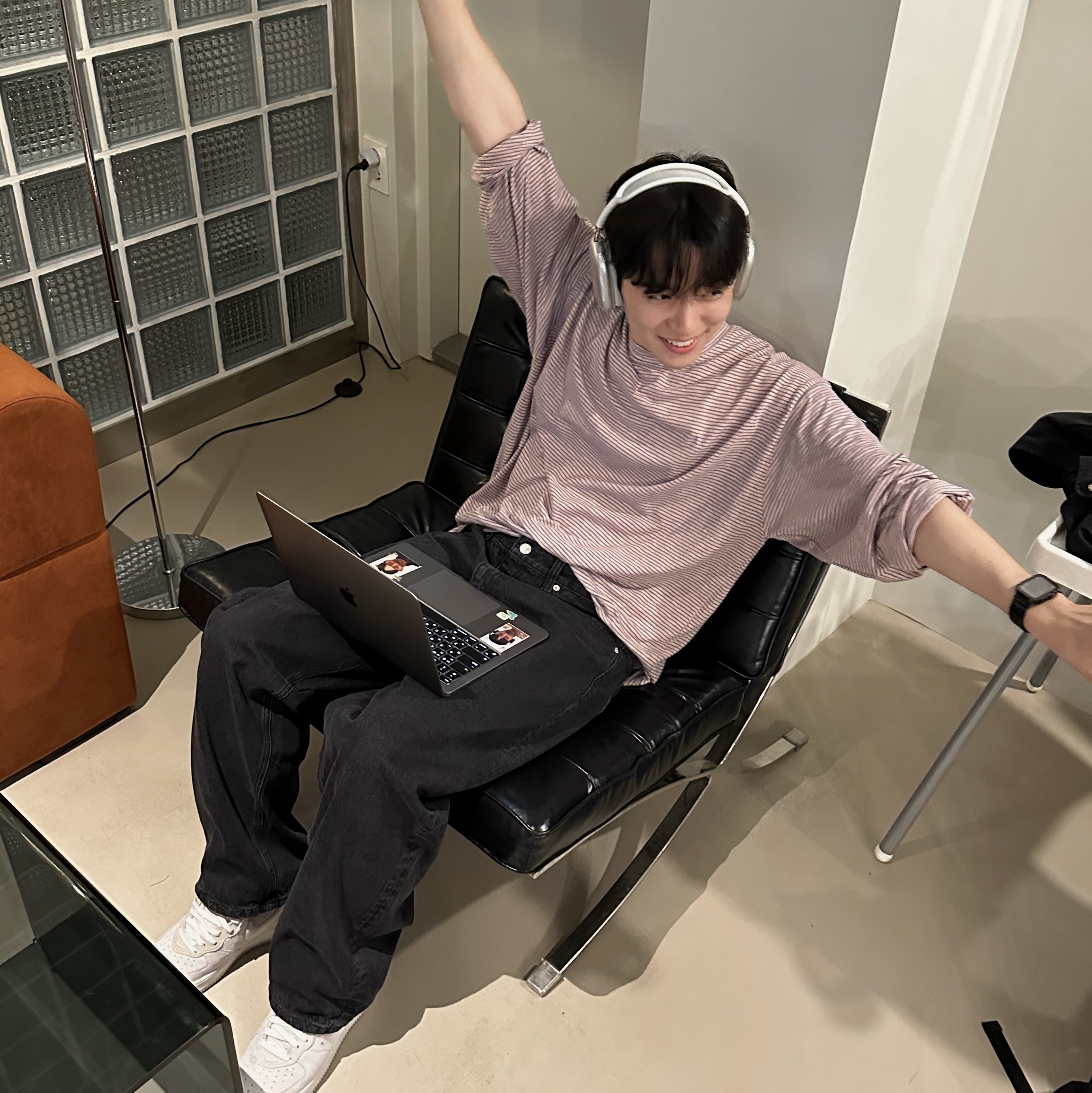 현준 (@hxeonzun_) 님의 게시물 | KREAM