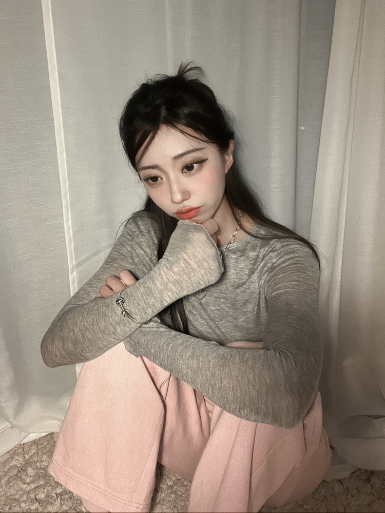 아리 (@orrii_v) 님의 게시물 | KREAM