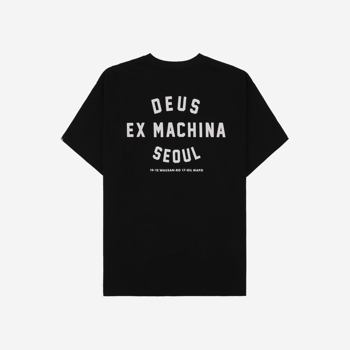 데우스 엑스 마키나 서울 컬리지 티셔츠 블랙 | Deus Ex Machina | KREAM