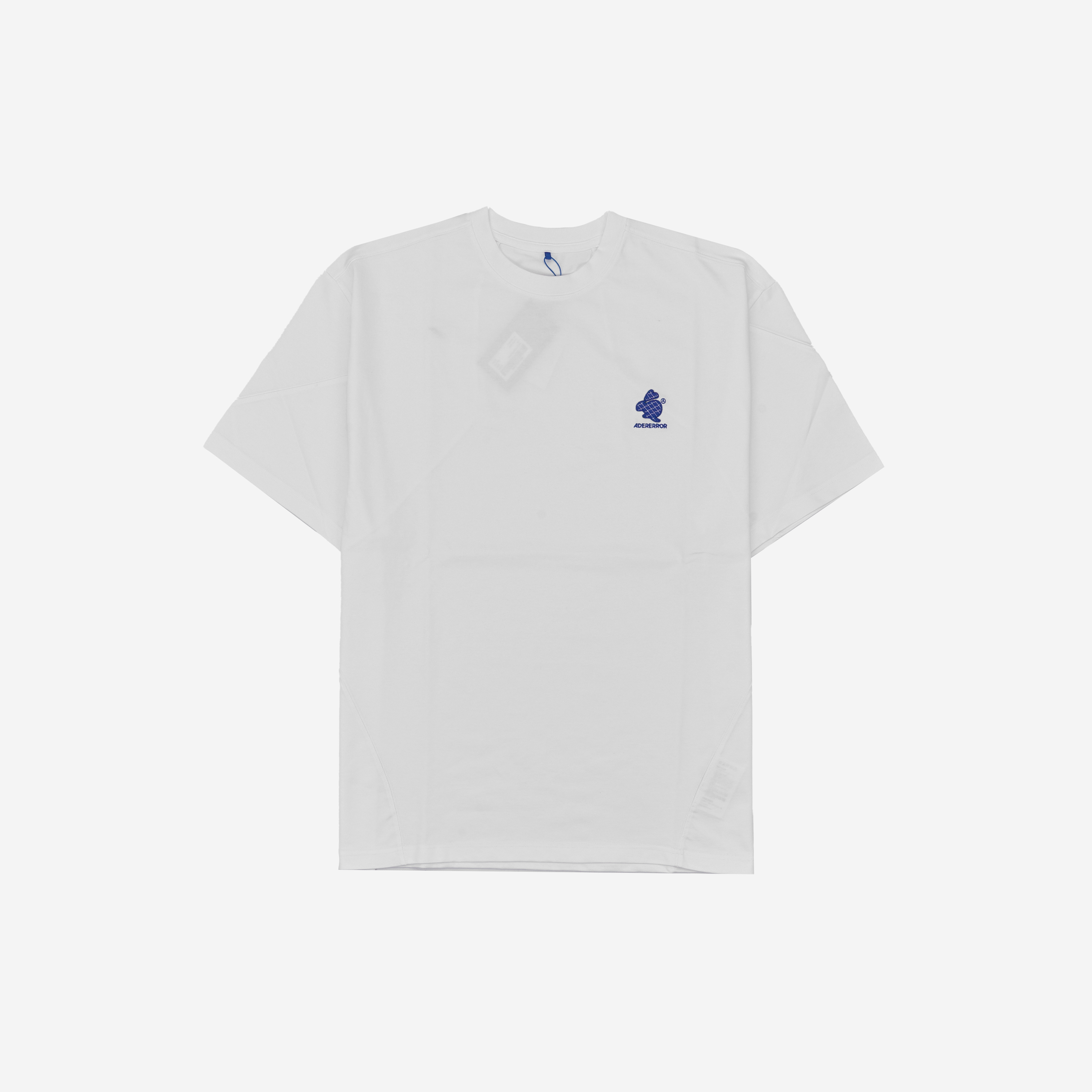 아더에러 트위니 스몰 로고 티셔츠 화이트 | KREAM