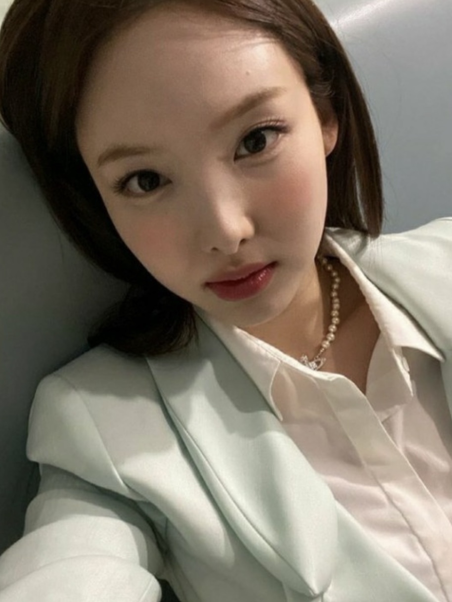 (@celeb_item) 님의 게시물 | KREAM