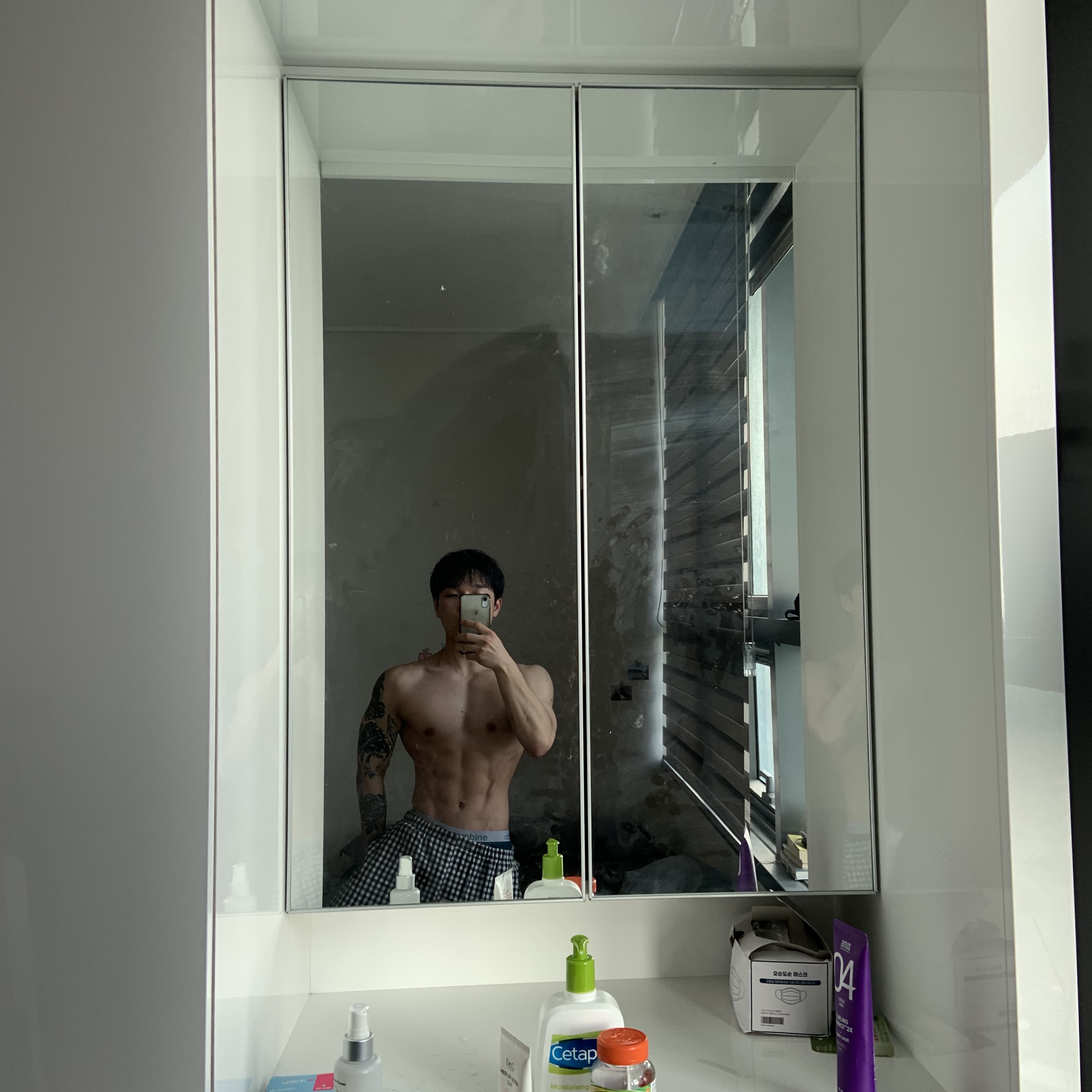 작은진경 (@j._.gyeong.e) 님의 게시물 | KREAM