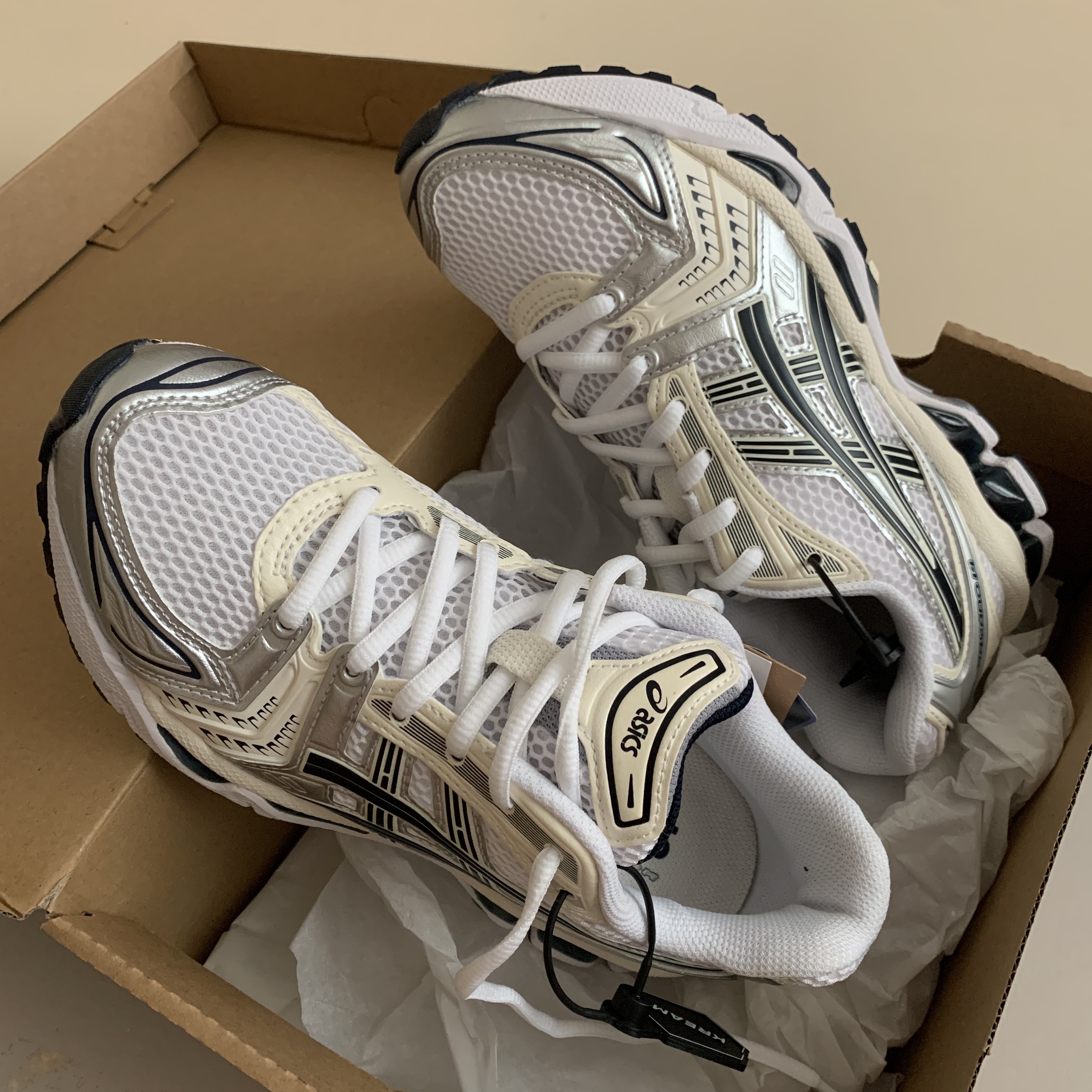 쁘띠영 (@shinbee11) 님의 게시물 | KREAM