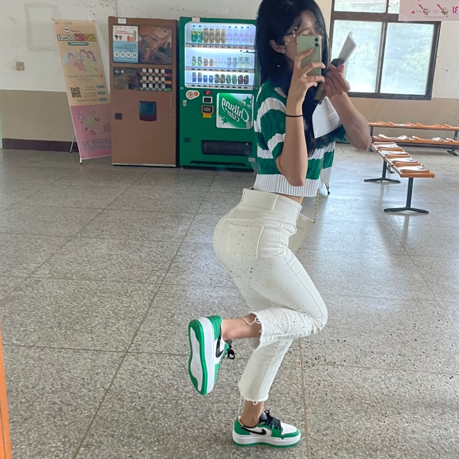 bebe (@hxx_sunny_) 님의 게시물 | KREAM