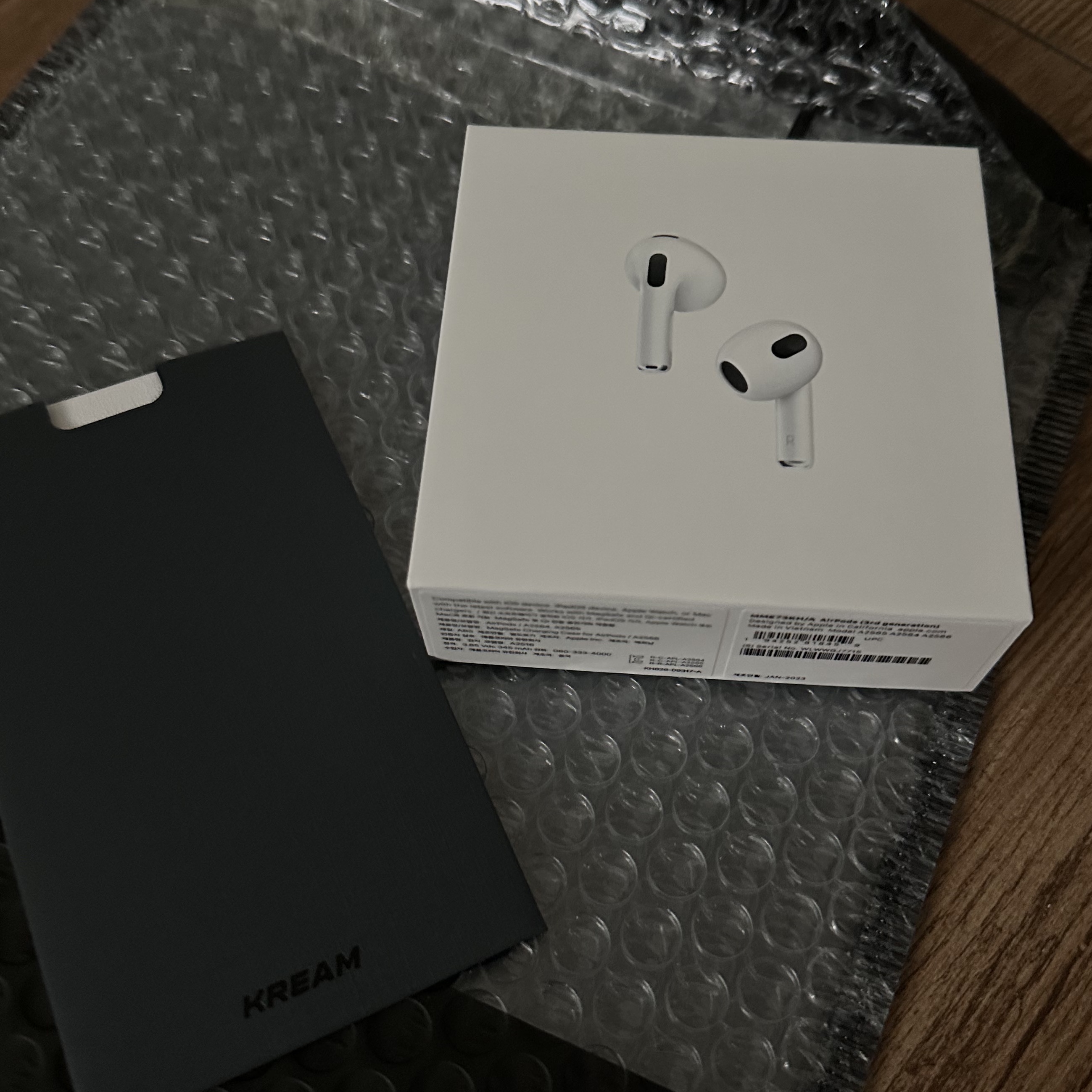 지호 (@hidane.23) 님의 게시물 | KREAM