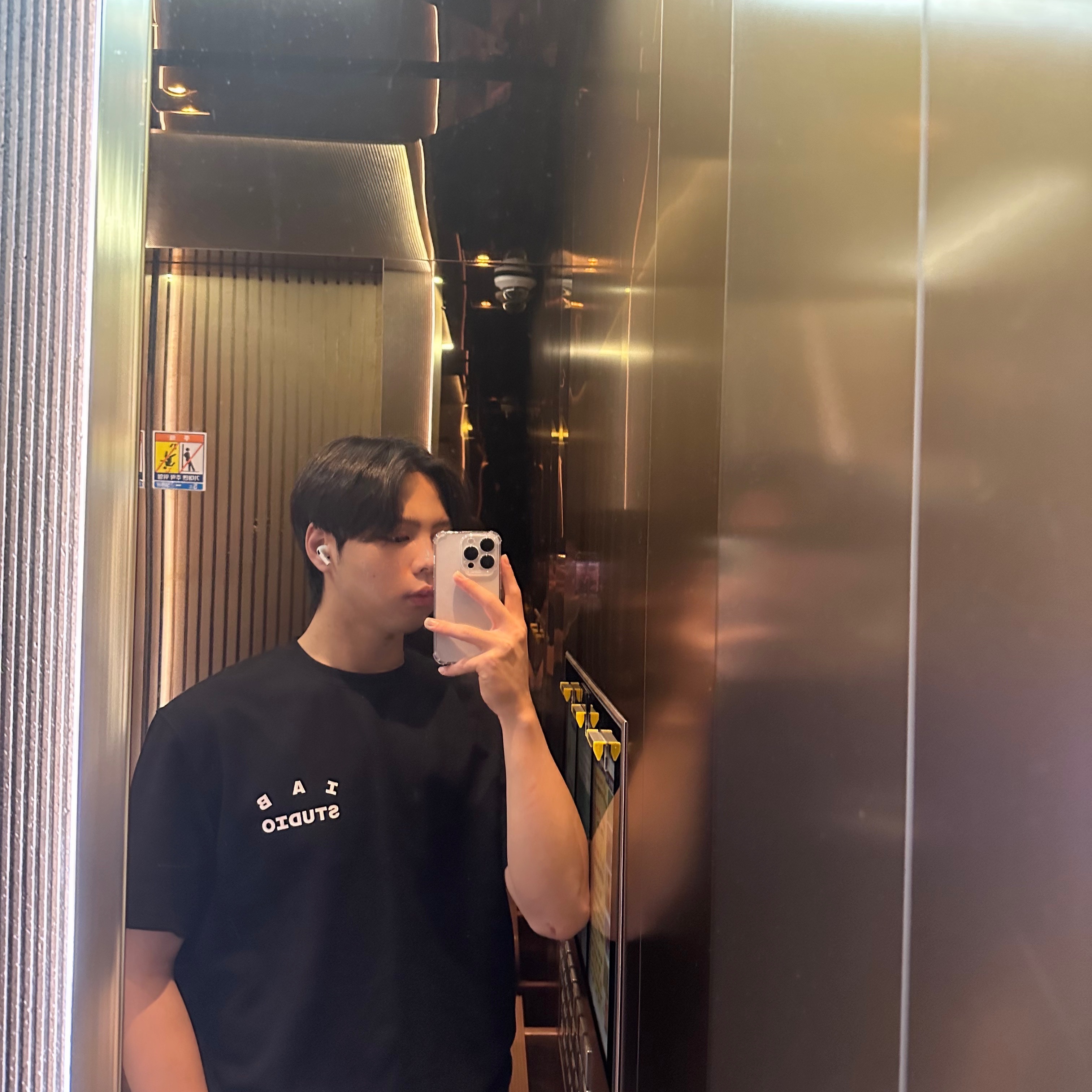 재우 (@k.k_j.woo) 님의 게시물 | KREAM