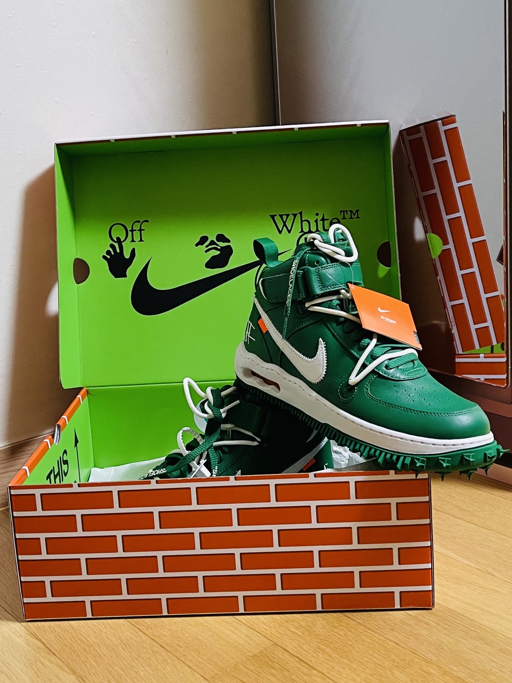 리레이스 (@rerace) 님의 게시물 | KREAM