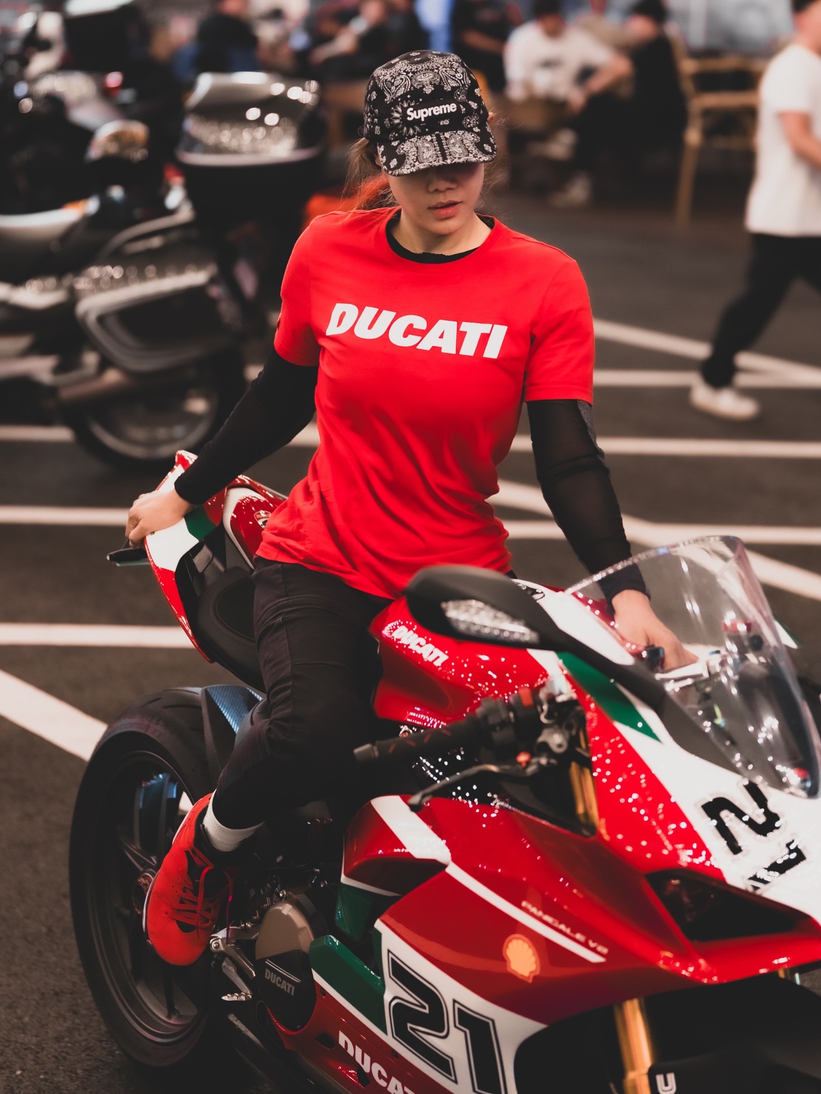 형아 (@agnes_) 님의 게시물 | KREAM