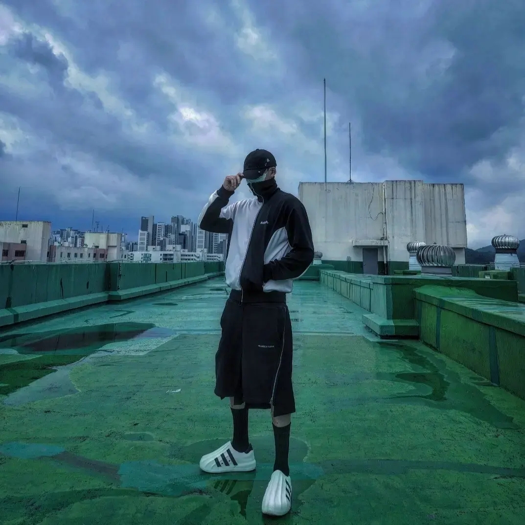 이정엽 (@vlackelmo) 님의 게시물 | KREAM