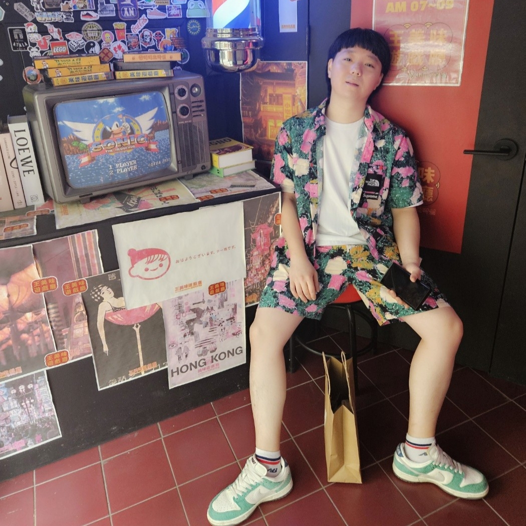 엄태휘 (@eomtaehwi) 님의 게시물 | KREAM