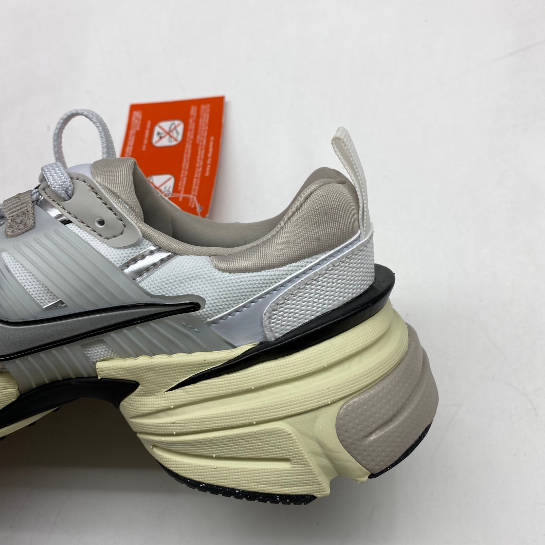 나이키 V2K 런 서밋 화이트 메탈릭 실버 | KREAM