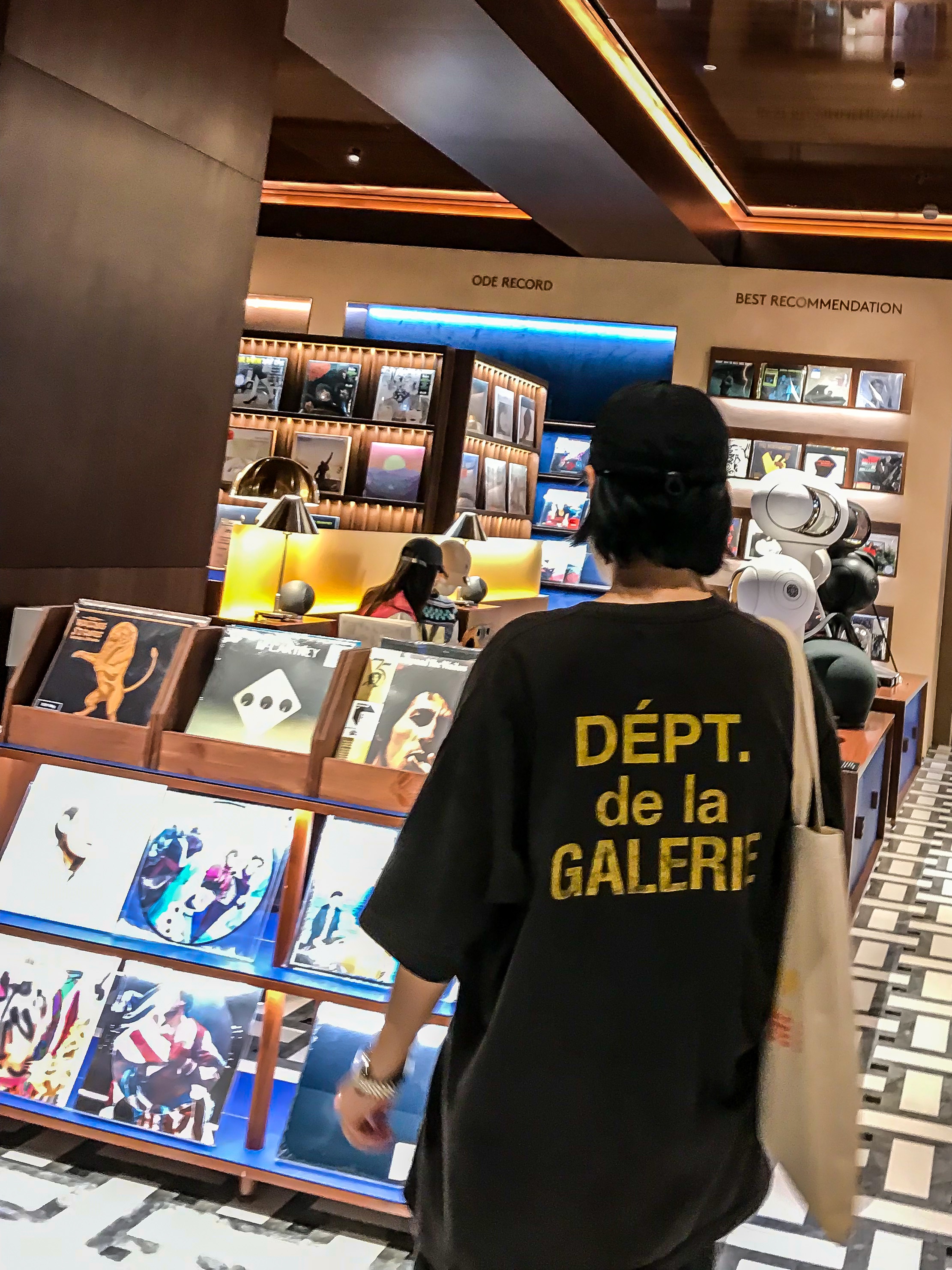 🐛 (@zi_ne) 님의 게시물 | KREAM