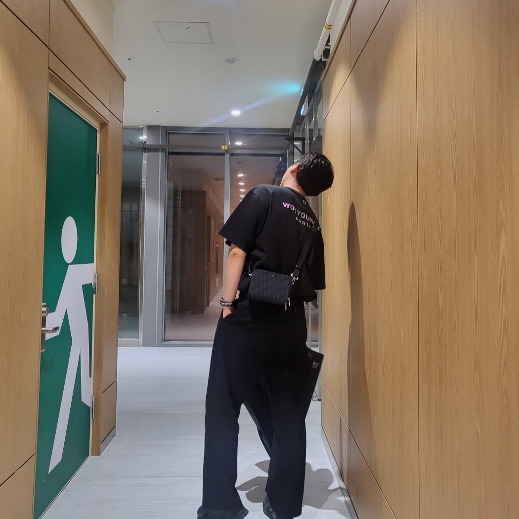 (@wook_ll) 님의 게시물 | KREAM