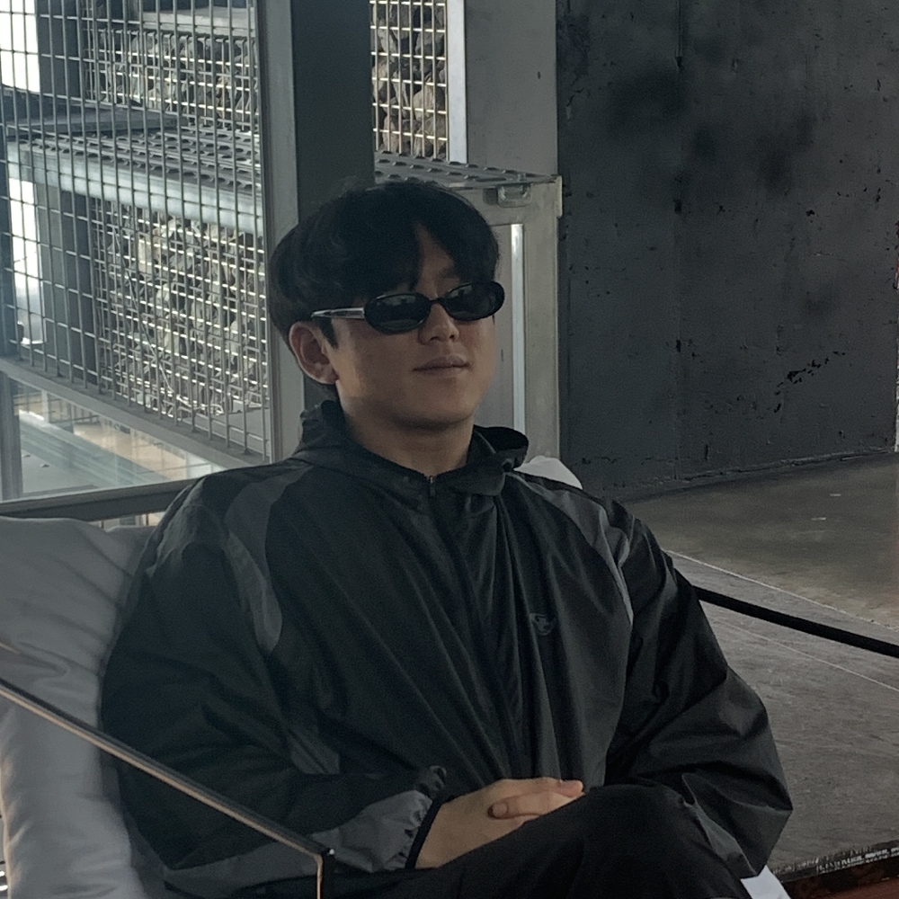 이수 (@i2_su) 님의 게시물 | KREAM