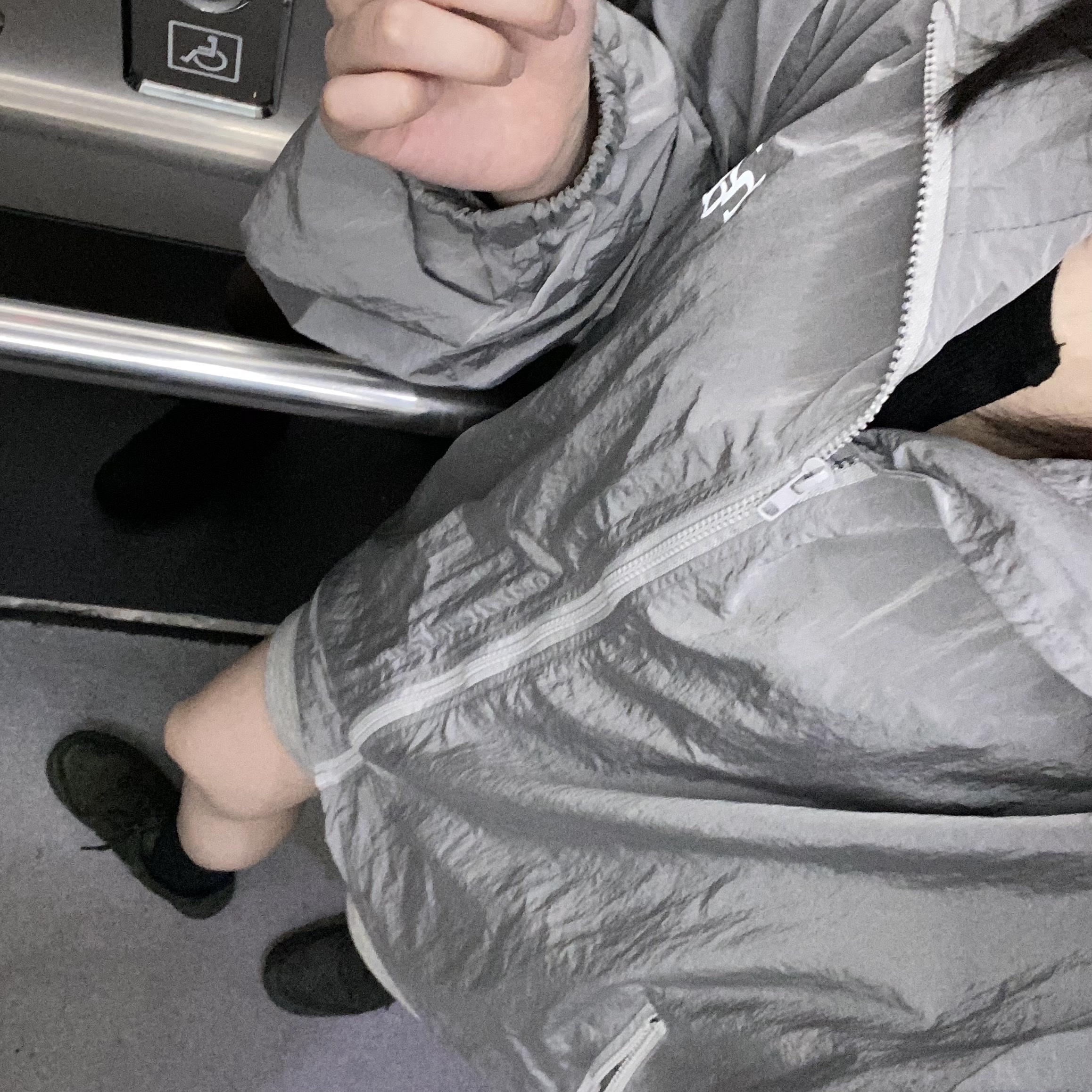 서로미 (@seoromi) 님의 게시물 | KREAM