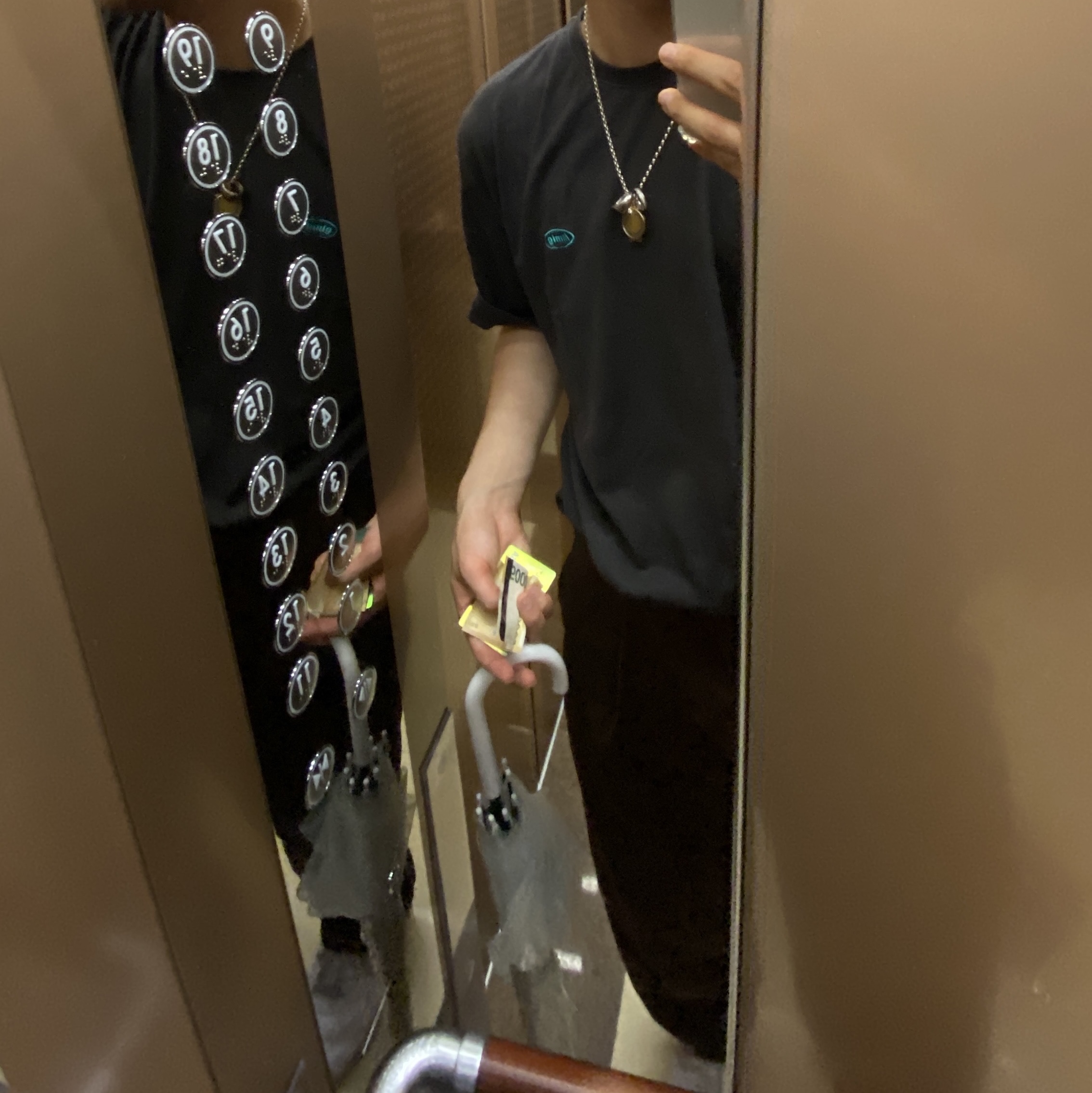 mischief (@mischief) 님의 게시물 | KREAM