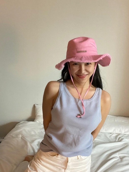 걸그룹 패션 수집가 🫧 (@girlsc0llec...) 님의 게시물 | KREAM