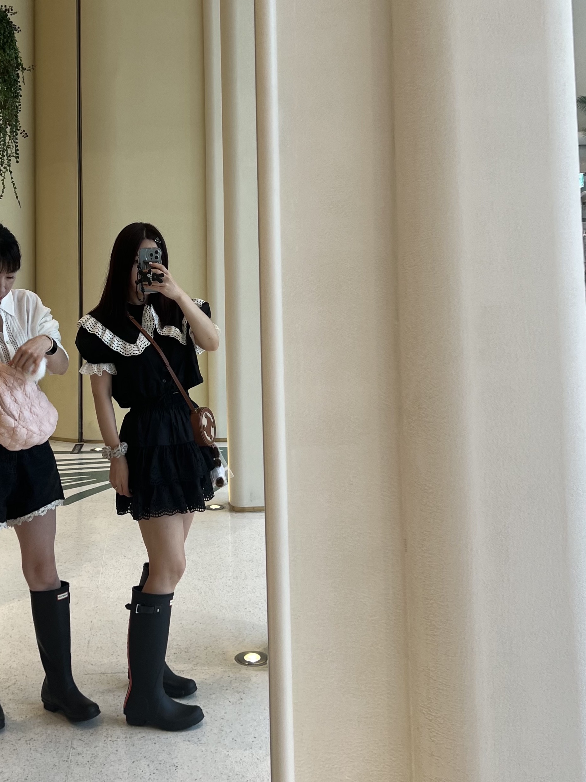 꿀벌이🐝 이지유 (@amelia_v) 님의 게시물 | KREAM