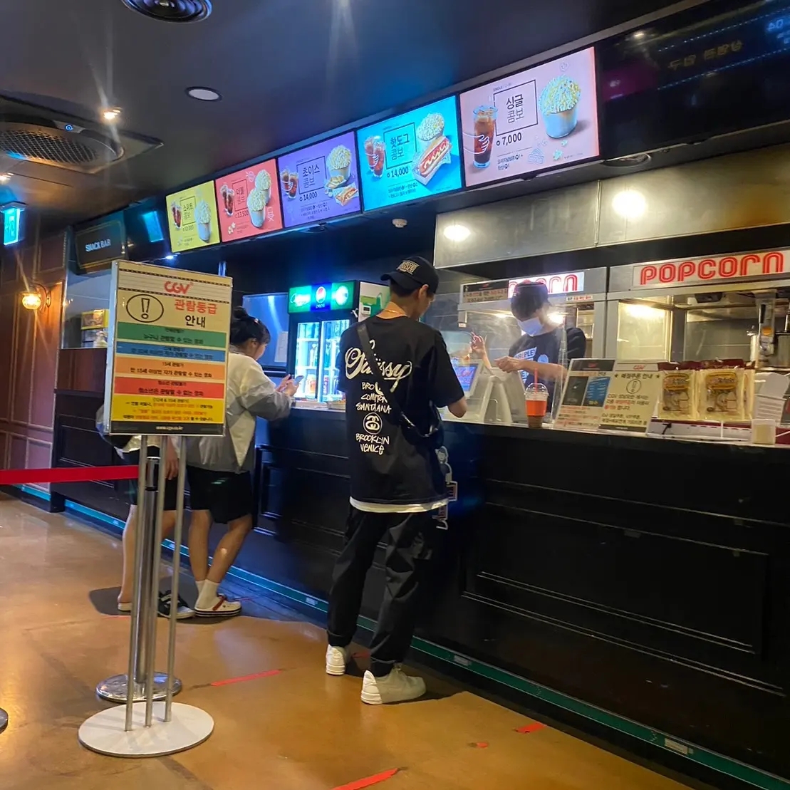 ___jjjjjjj (@924vcc) 님의 게시물 | KREAM