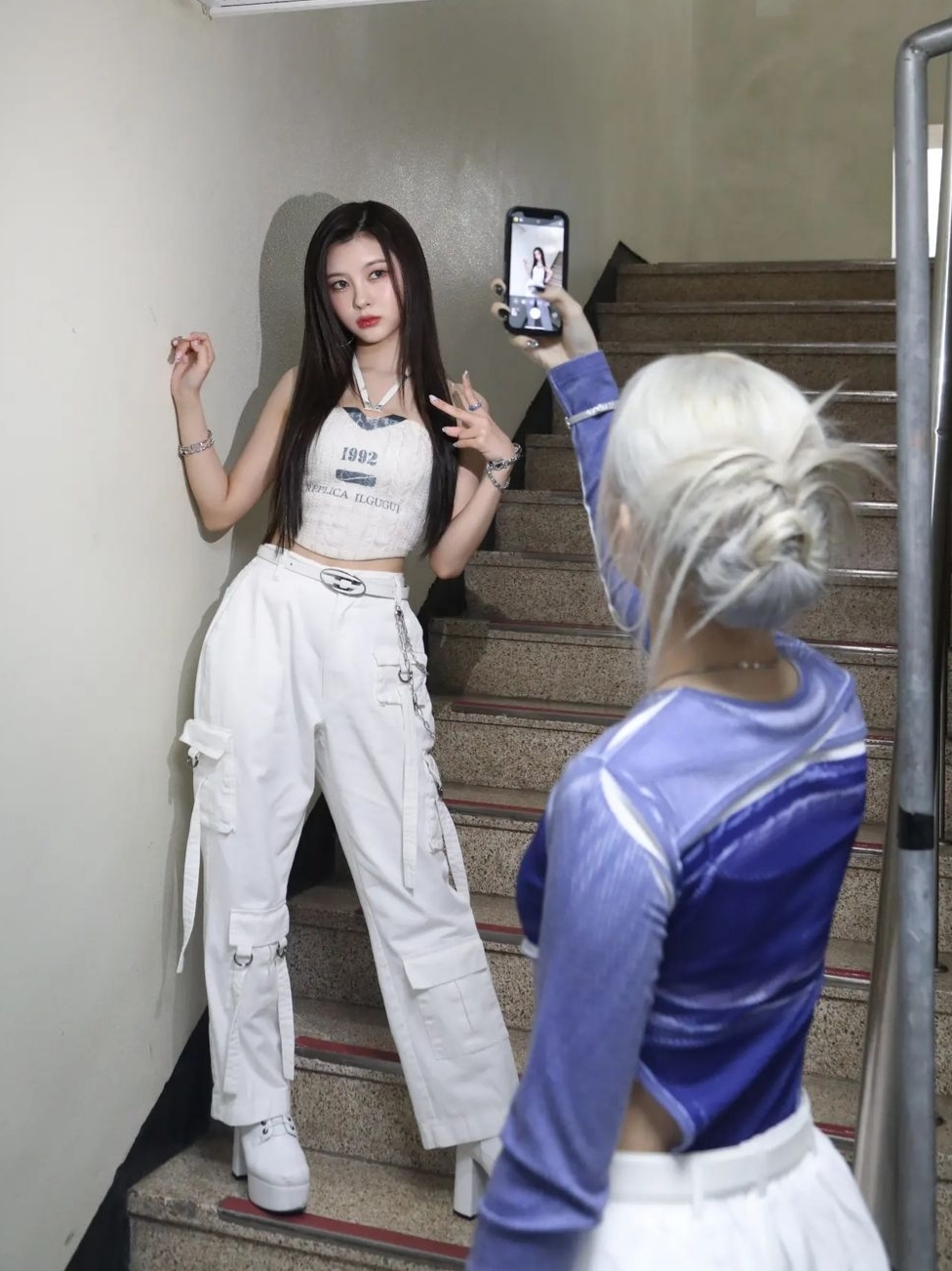 걸그룹 패션 수집가 🫧 (@girlsc0llec...) 님의 게시물 | KREAM