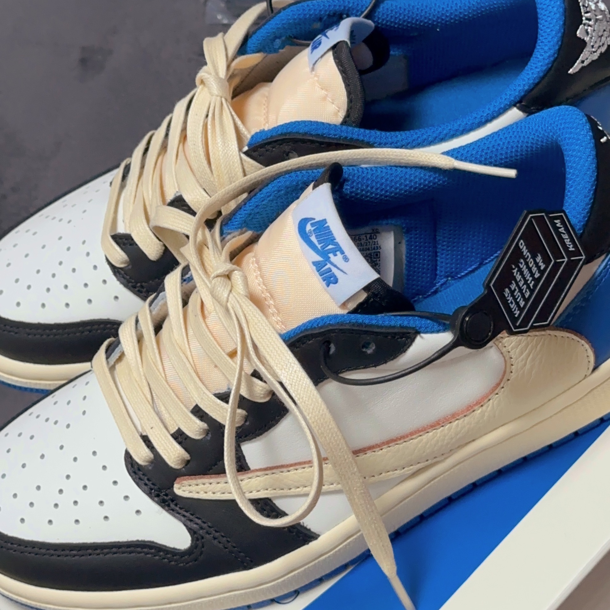 두나 (@_d2_n4) 님의 게시물 | KREAM