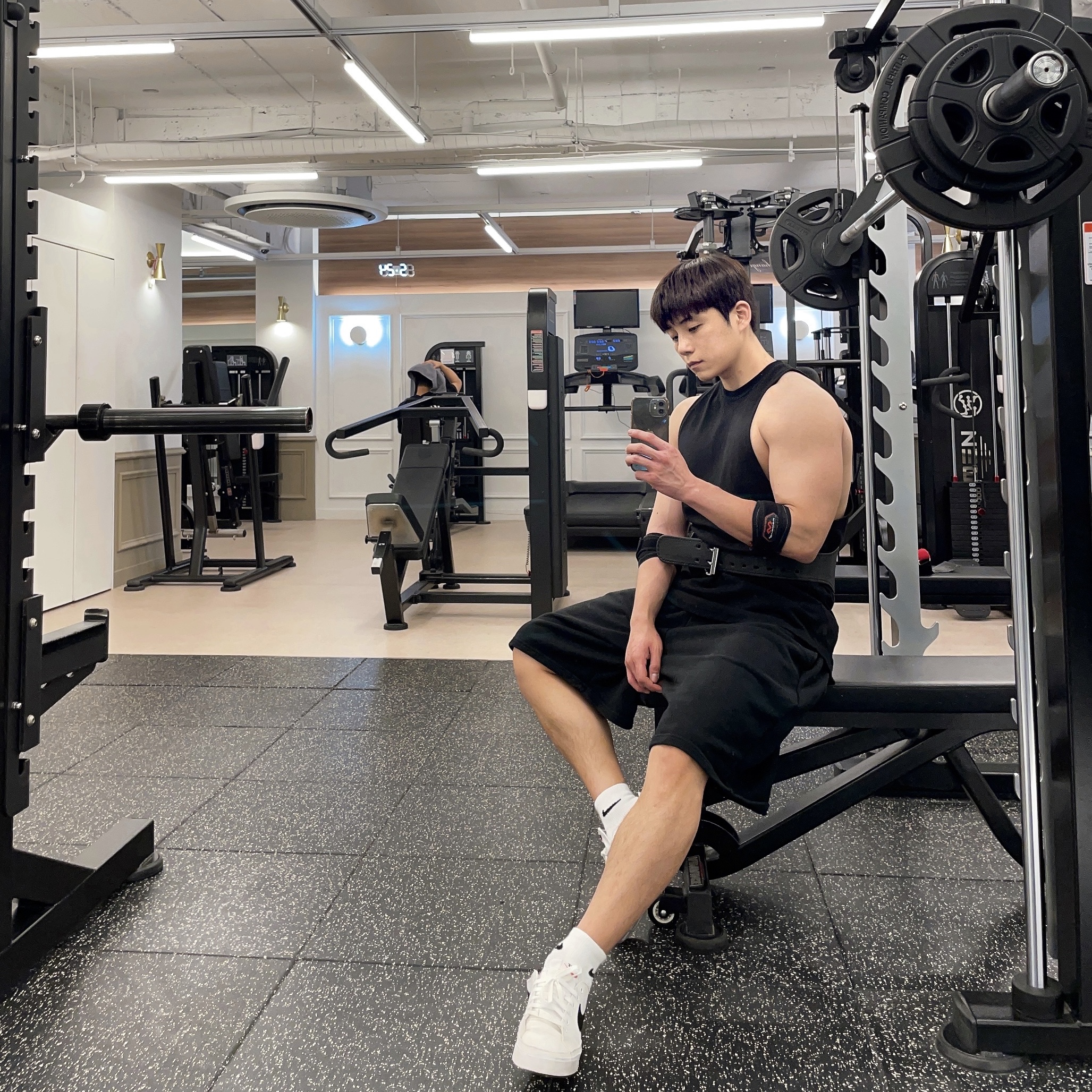 옥이 (@hell_two_87) 님의 게시물 | KREAM