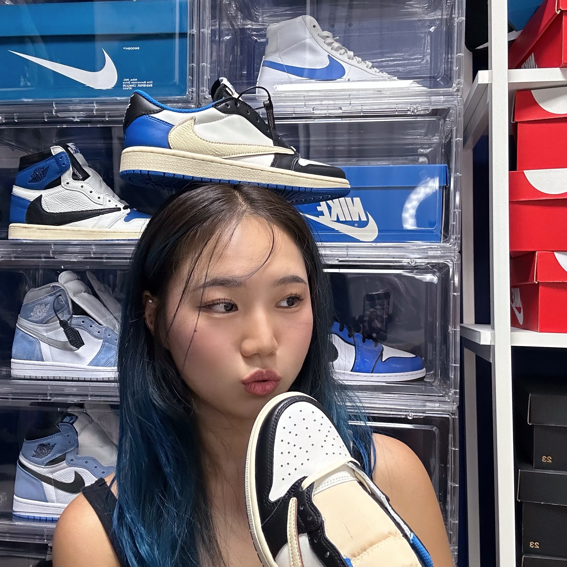 두나 (@_d2_n4) 님의 게시물 | KREAM