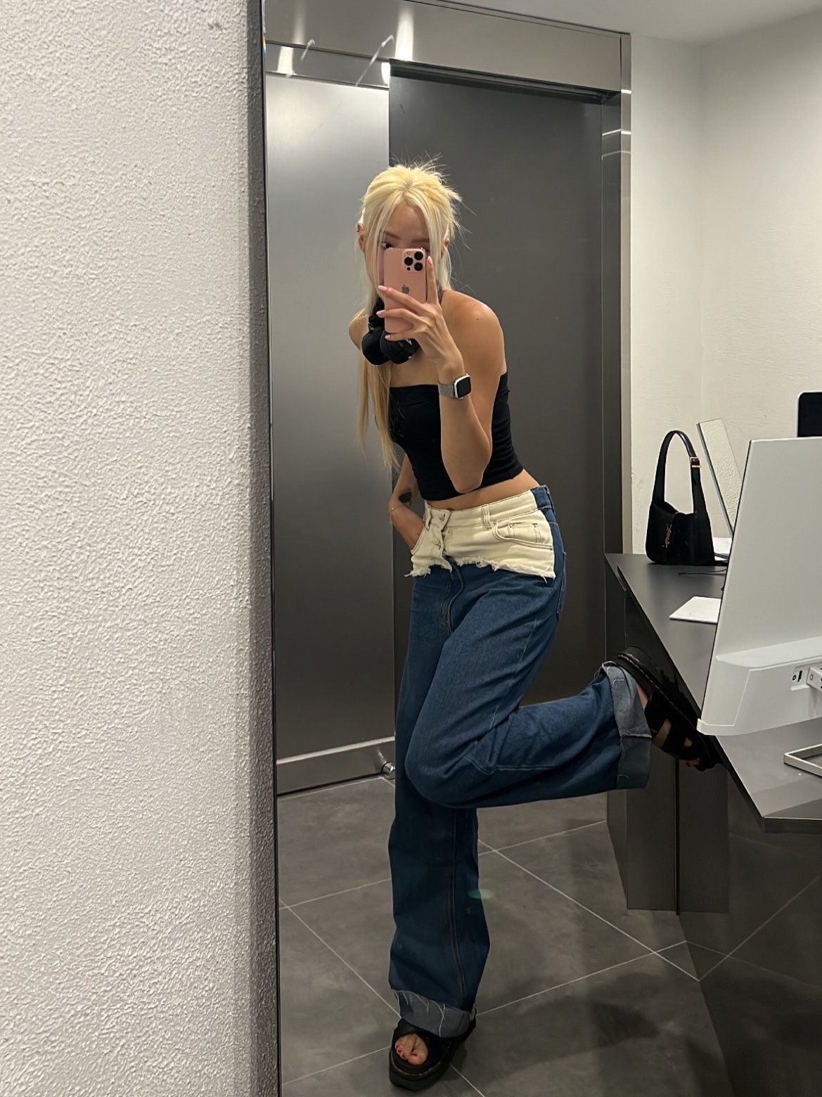 @newwwwall (@newwwwall) 님의 게시물 | KREAM