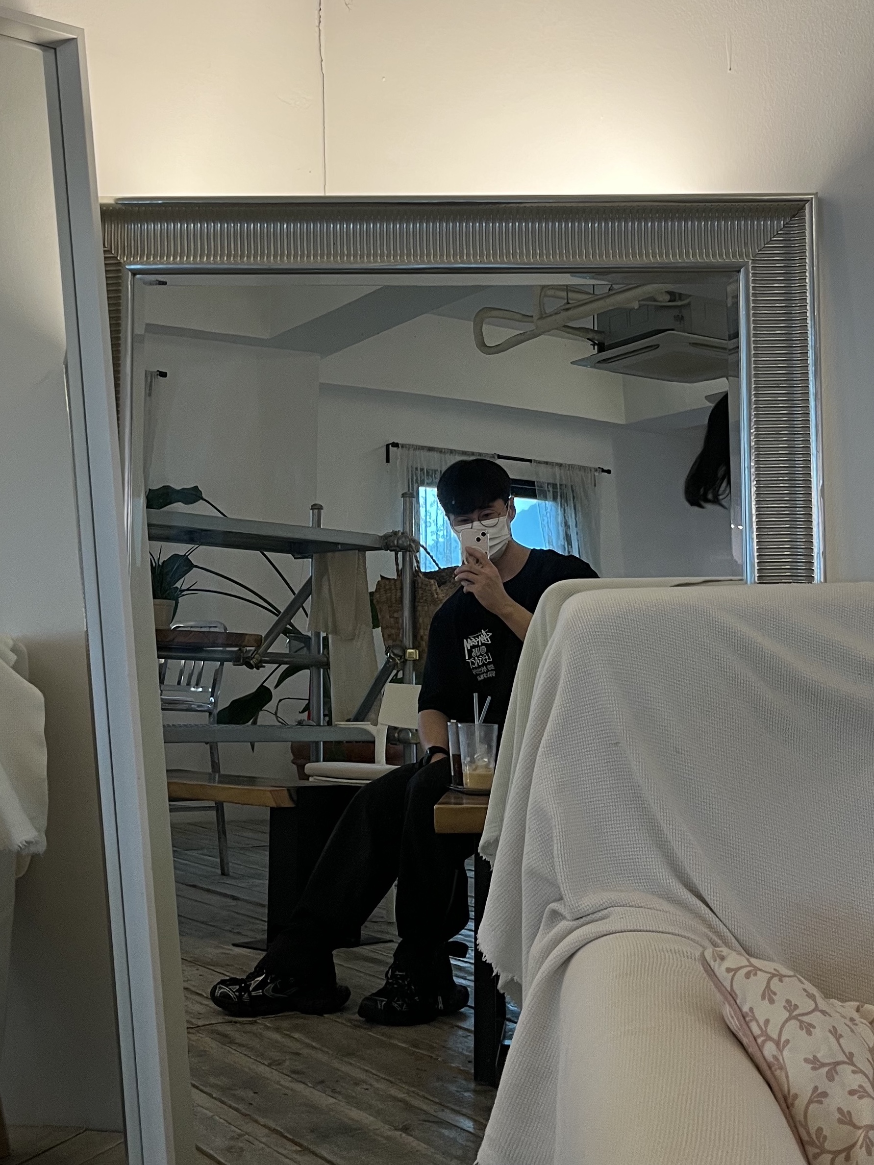 ? (@jhkk__) 님의 게시물 | KREAM