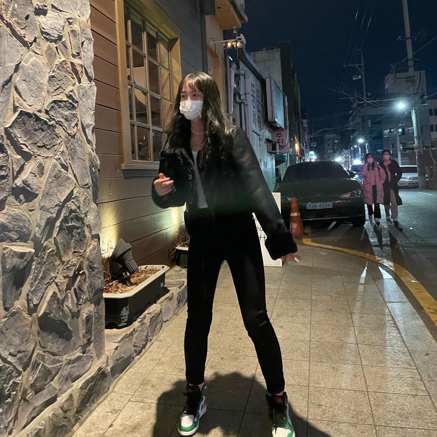 지네 (@_ji_s_) 님의 게시물 | KREAM