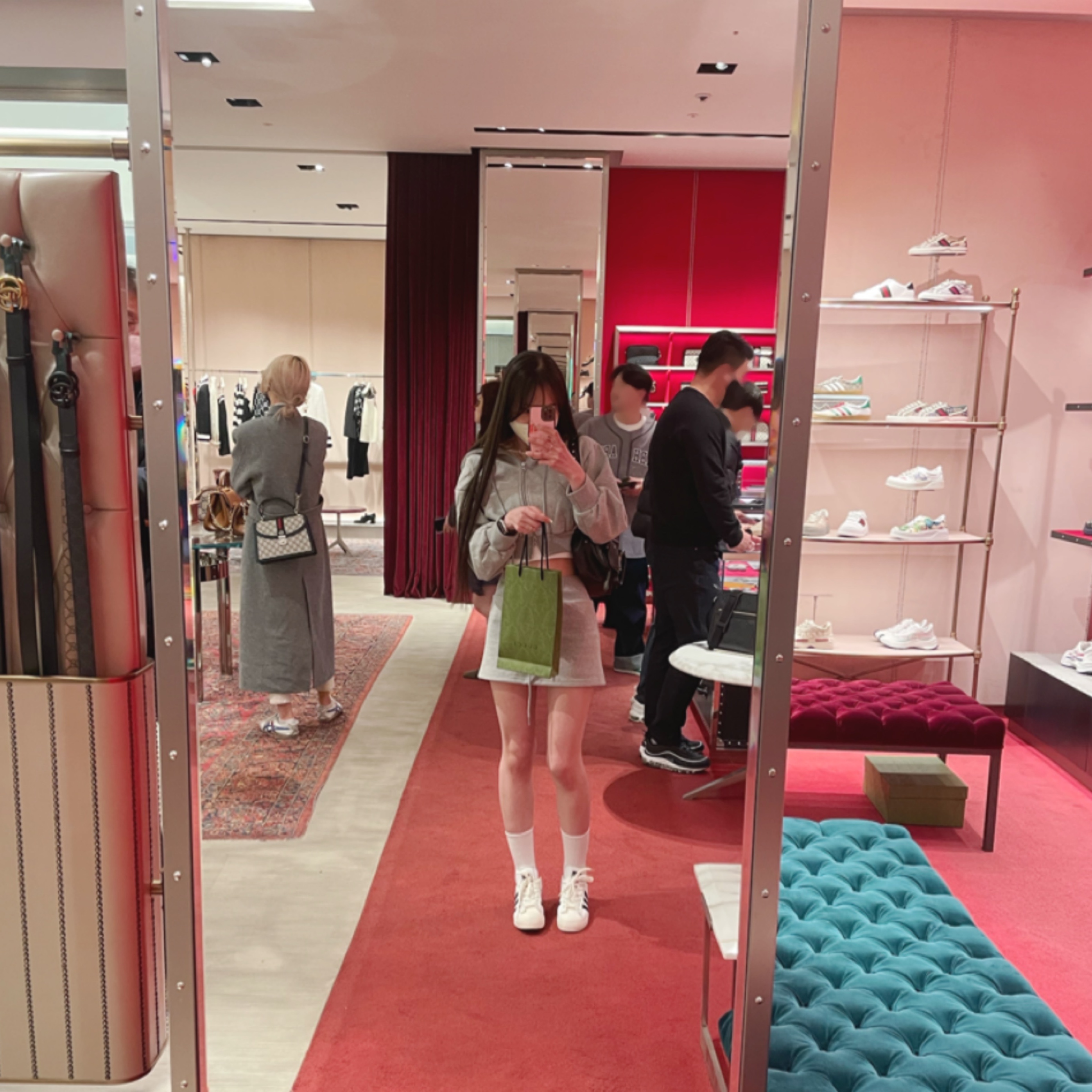 지네 (@_ji_s_) 님의 게시물 | KREAM