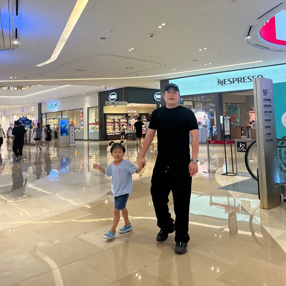 의현조 (@joy_hyun) 님의 게시물 | KREAM