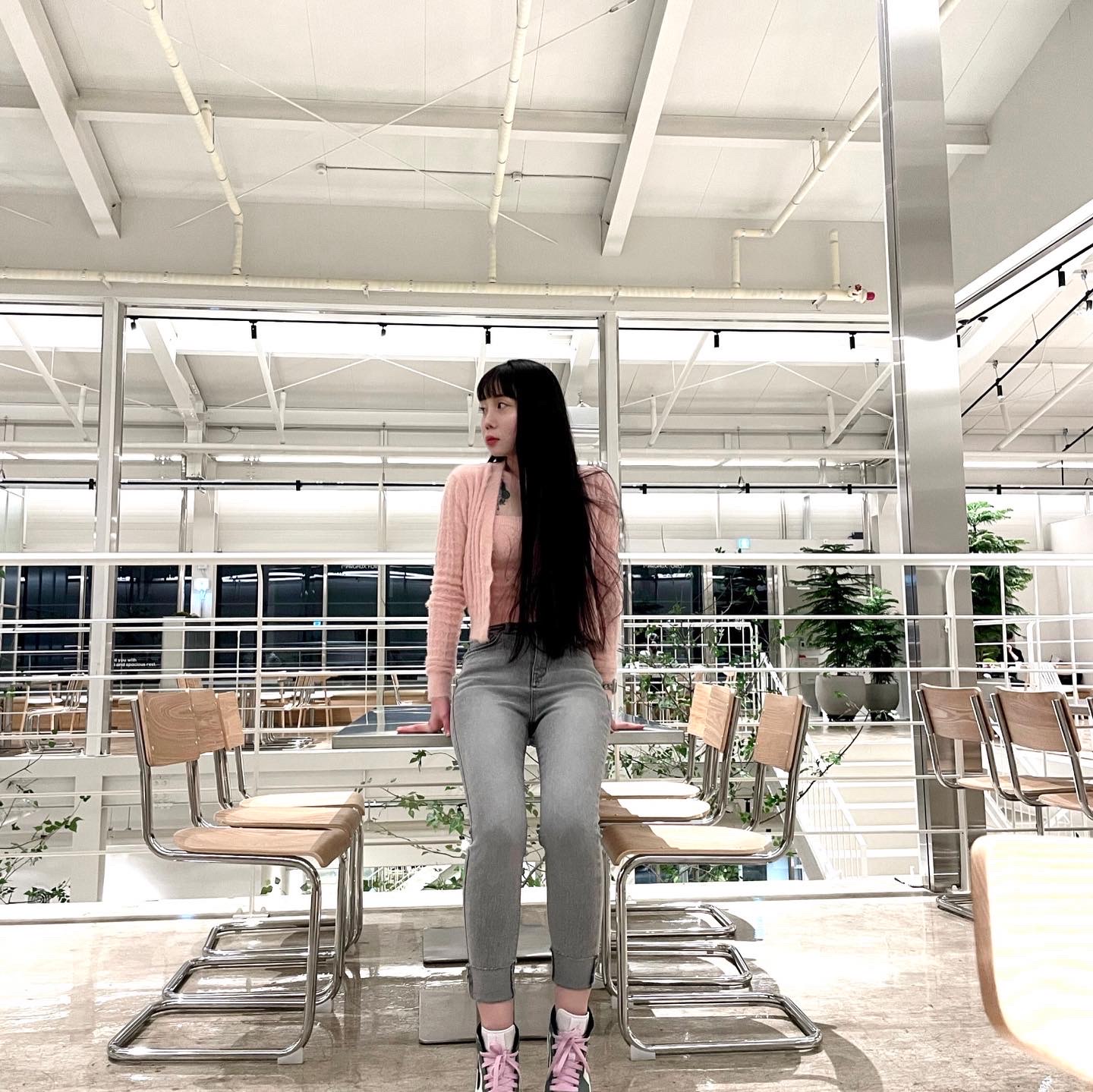 지네 (@_ji_s_) 님의 게시물 | KREAM