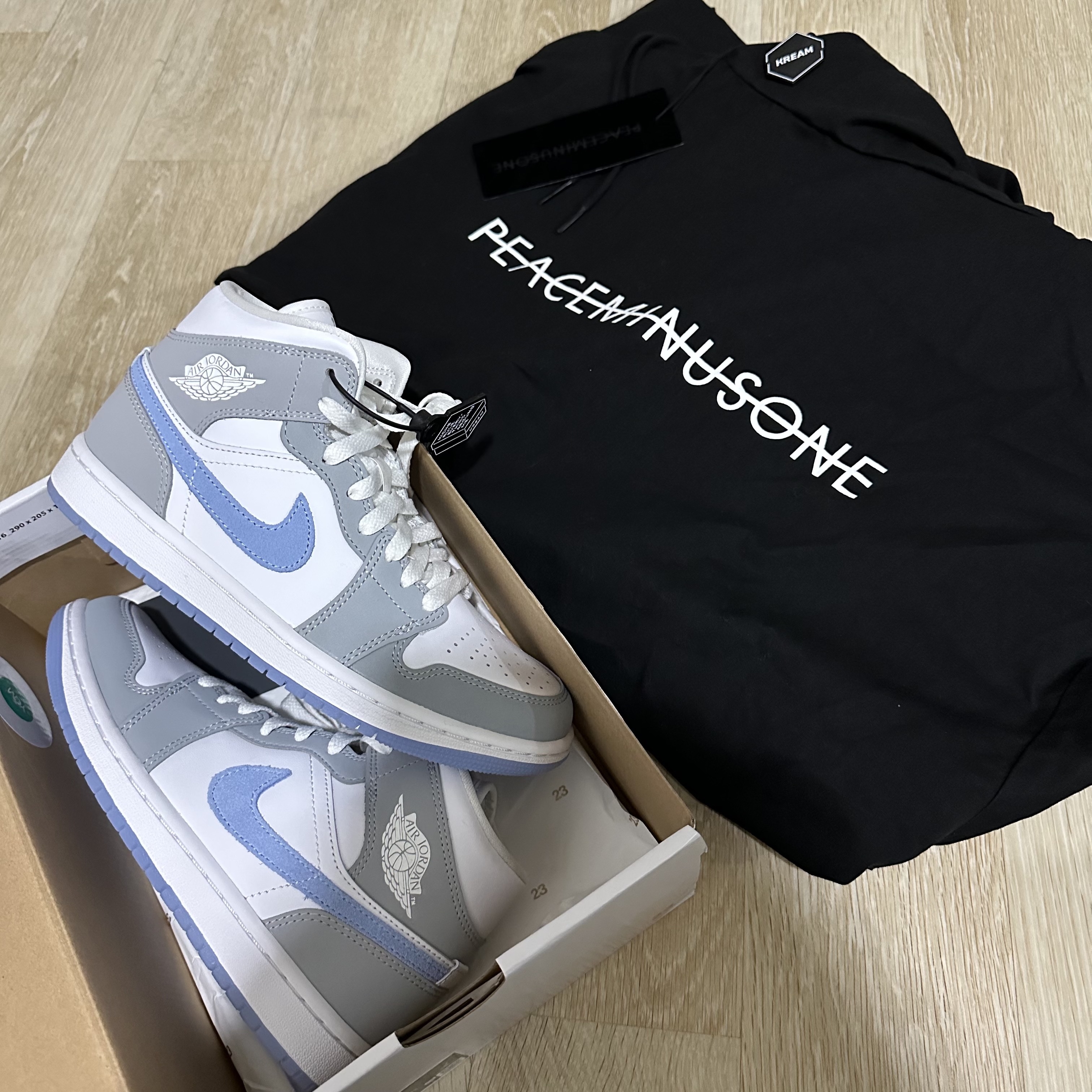 김소율(SOYUL) (@xxoyul_915) 님의 게시물 | KREAM