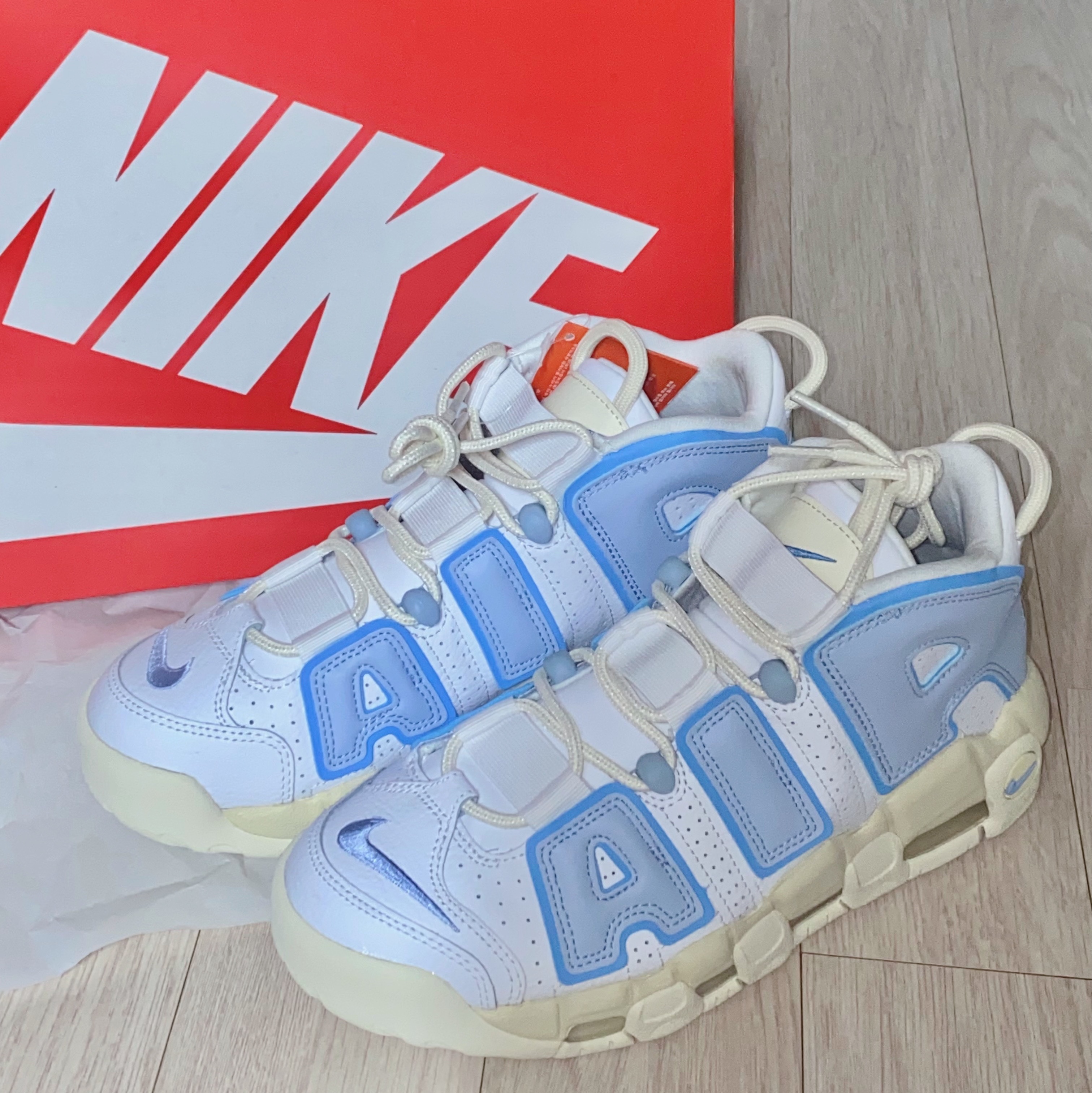 디온 (@dixn_pyn) 님의 게시물 | KREAM