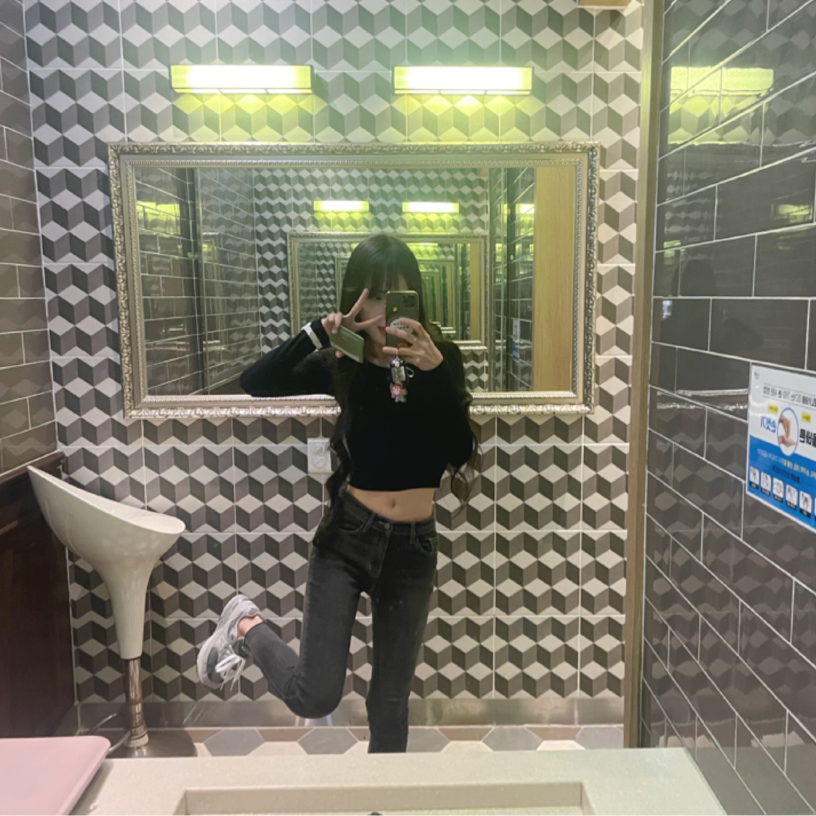 지네 (@_ji_s_) 님의 게시물 | KREAM