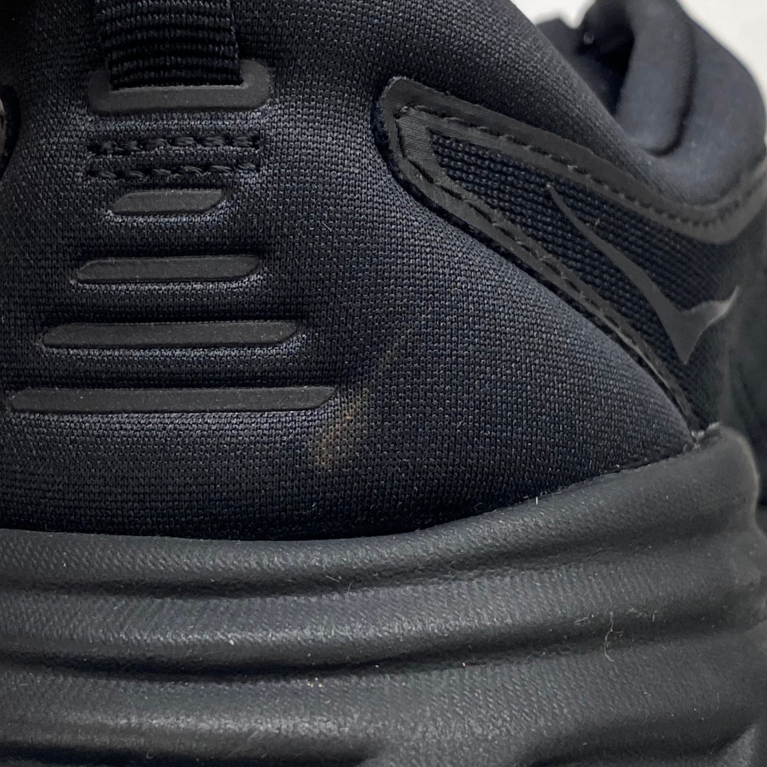 호카 본디 8 블랙 - 와이드 | KREAM