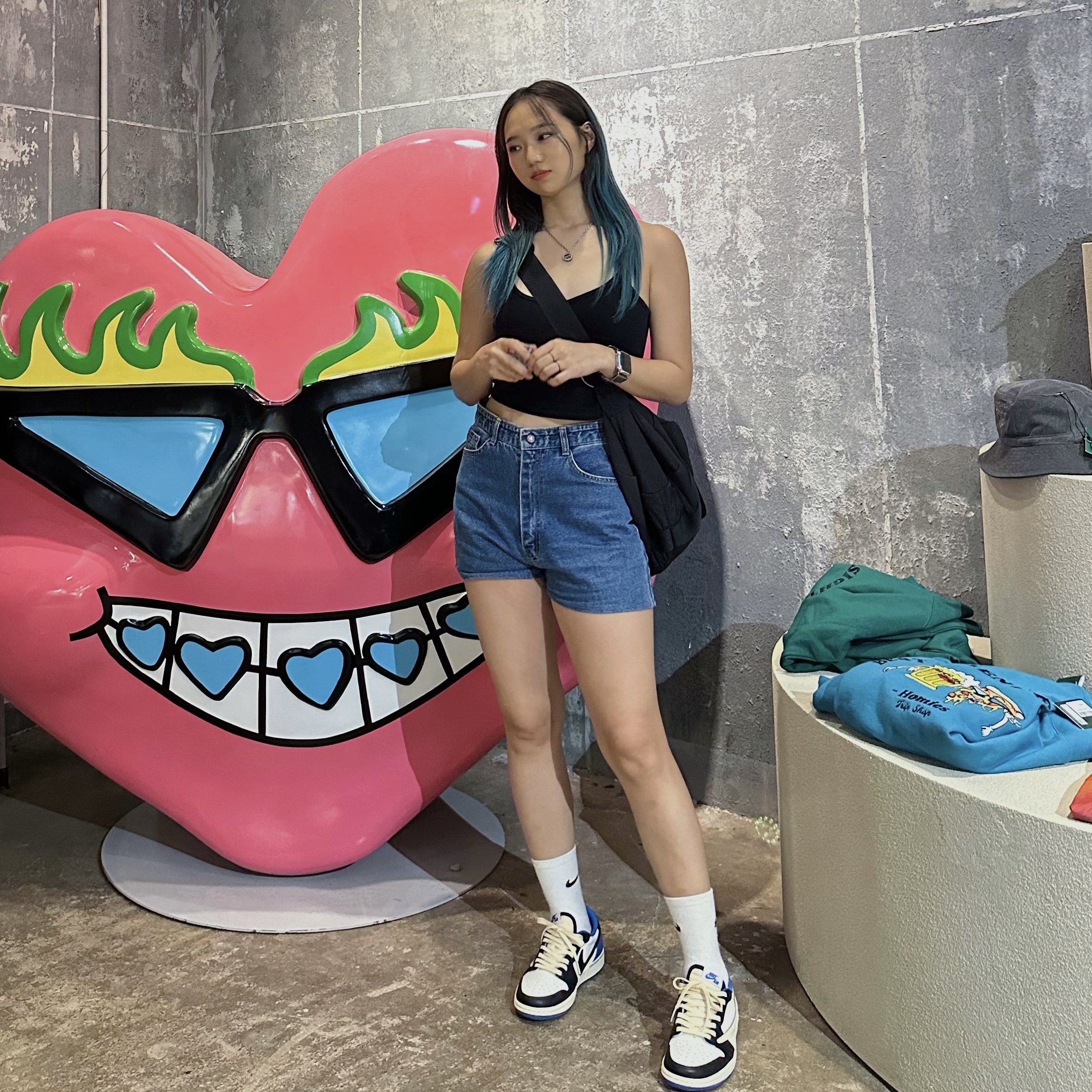 두나 (@_d2_n4) 님의 게시물 | KREAM