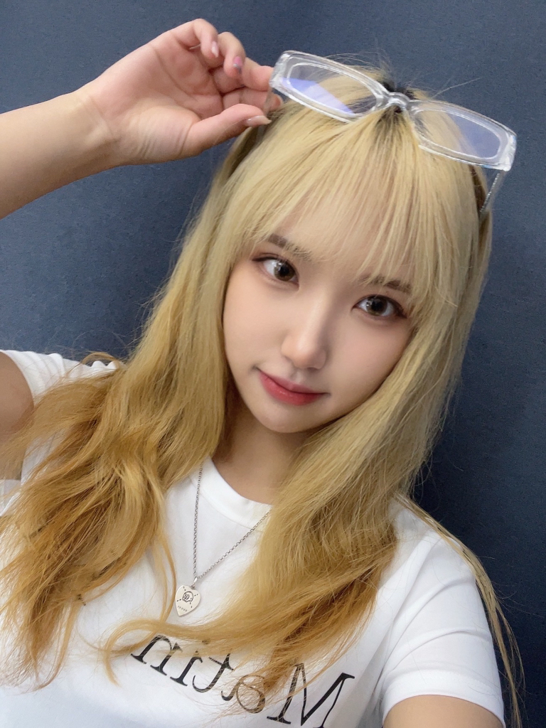 깨롬이 (@ggaero_mi) 님의 게시물 | KREAM