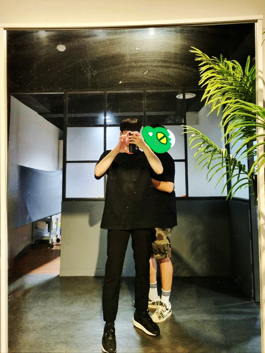 #시커먼스 해시태그 STYLE | KREAM