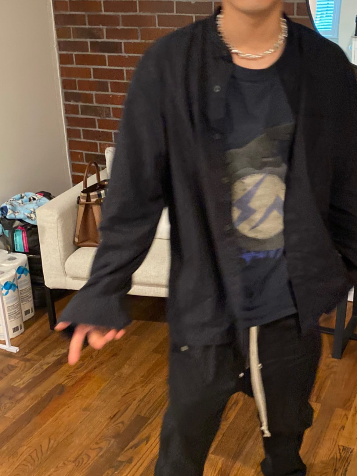 구구 (@gooey) 님의 게시물 | KREAM