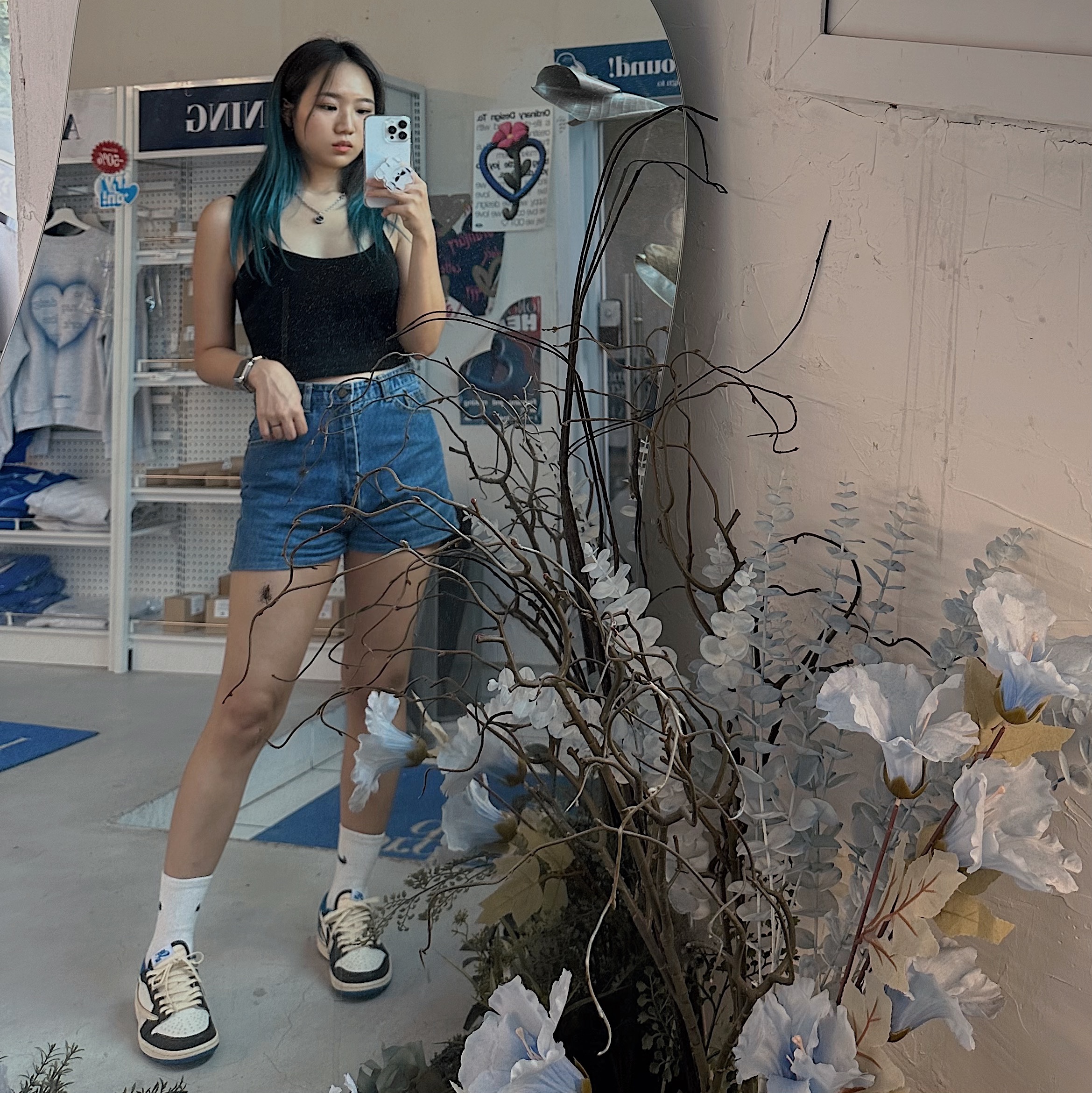 두나 (@_d2_n4) 님의 게시물 | KREAM