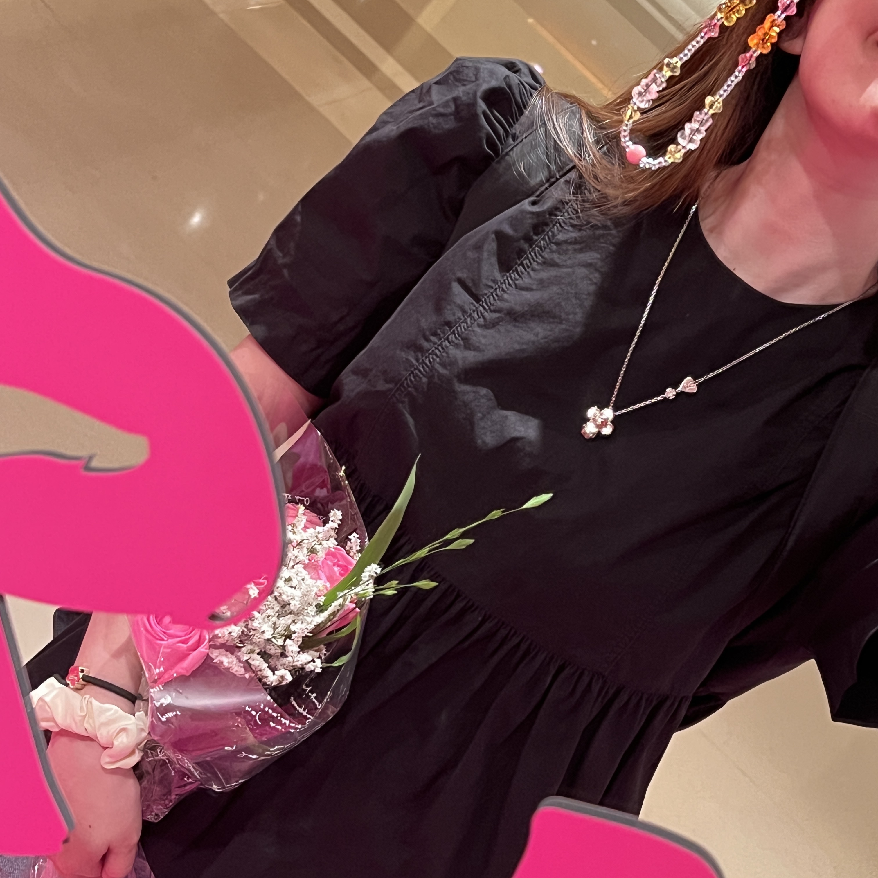 LV 비비엔 목걸이 >_