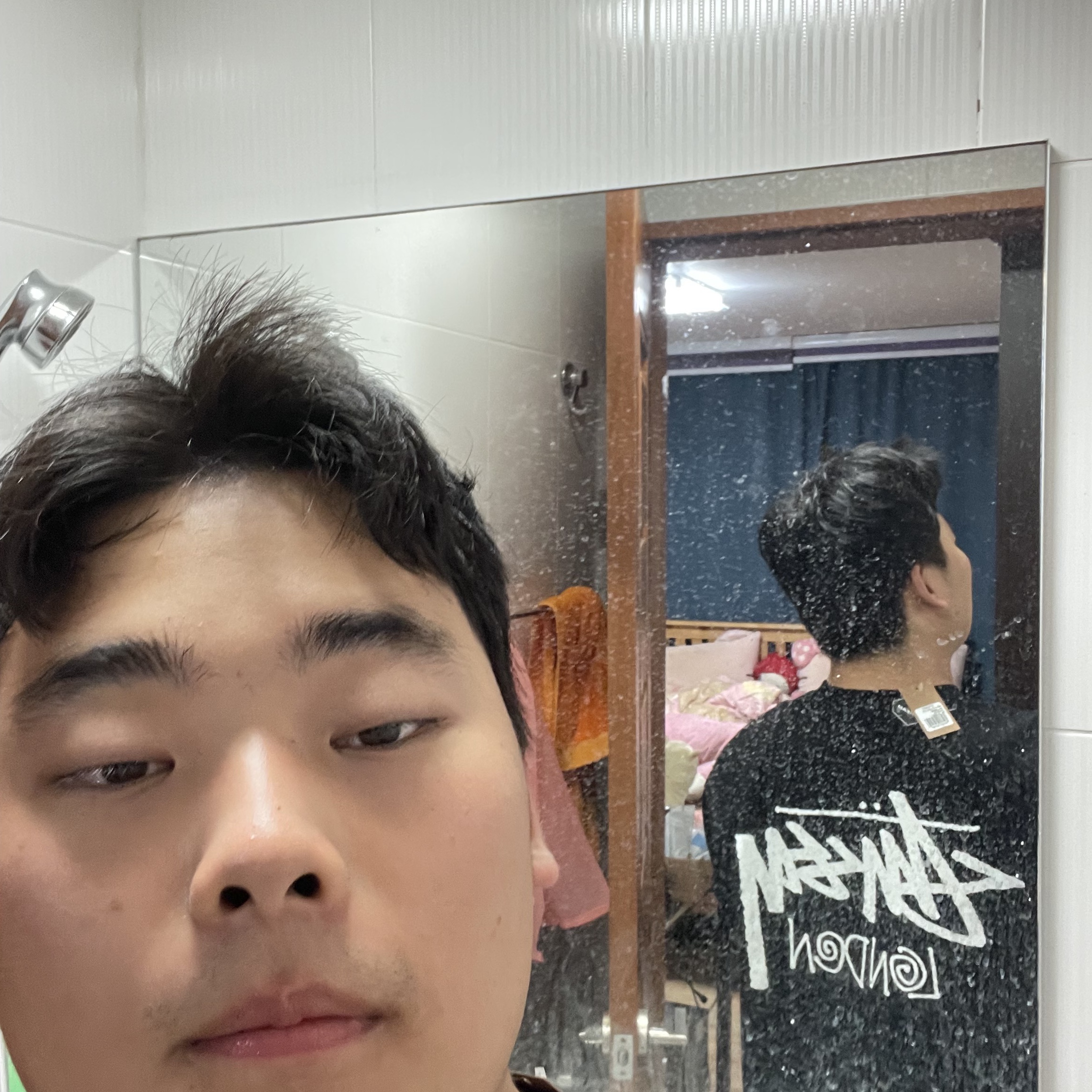 많이 이쁘네 ㅎ | KREAM