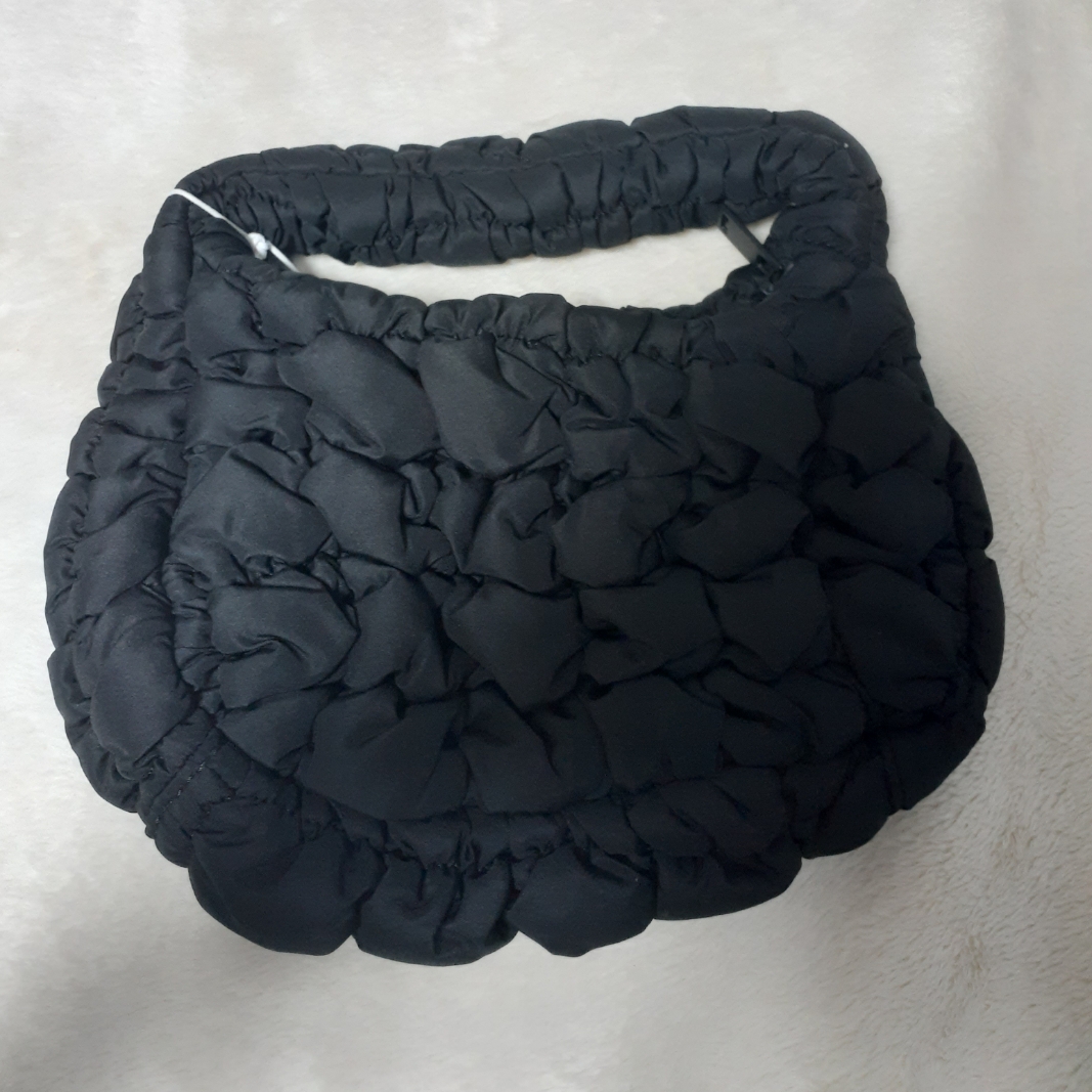 (@macaronron) 님의 게시물 | KREAM