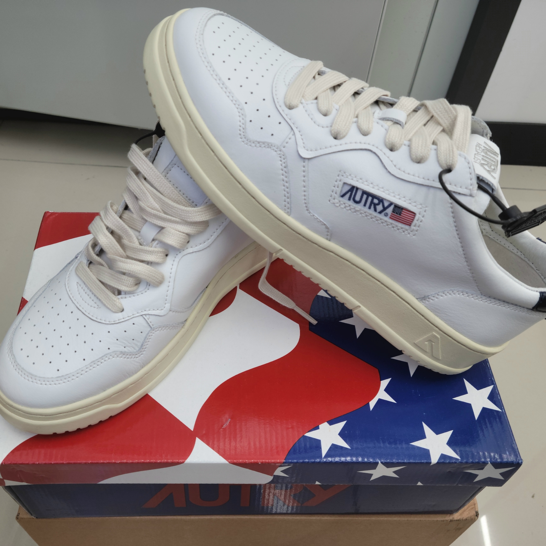 라이온리 (@lionlee) 님의 게시물 | KREAM