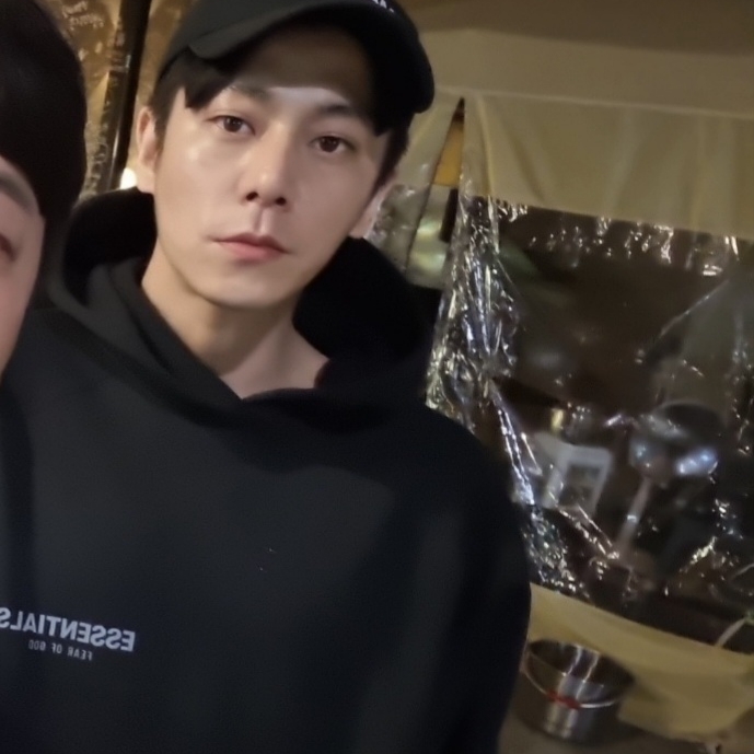 jjungang18 (@tenq9j) 님의 게시물 | KREAM