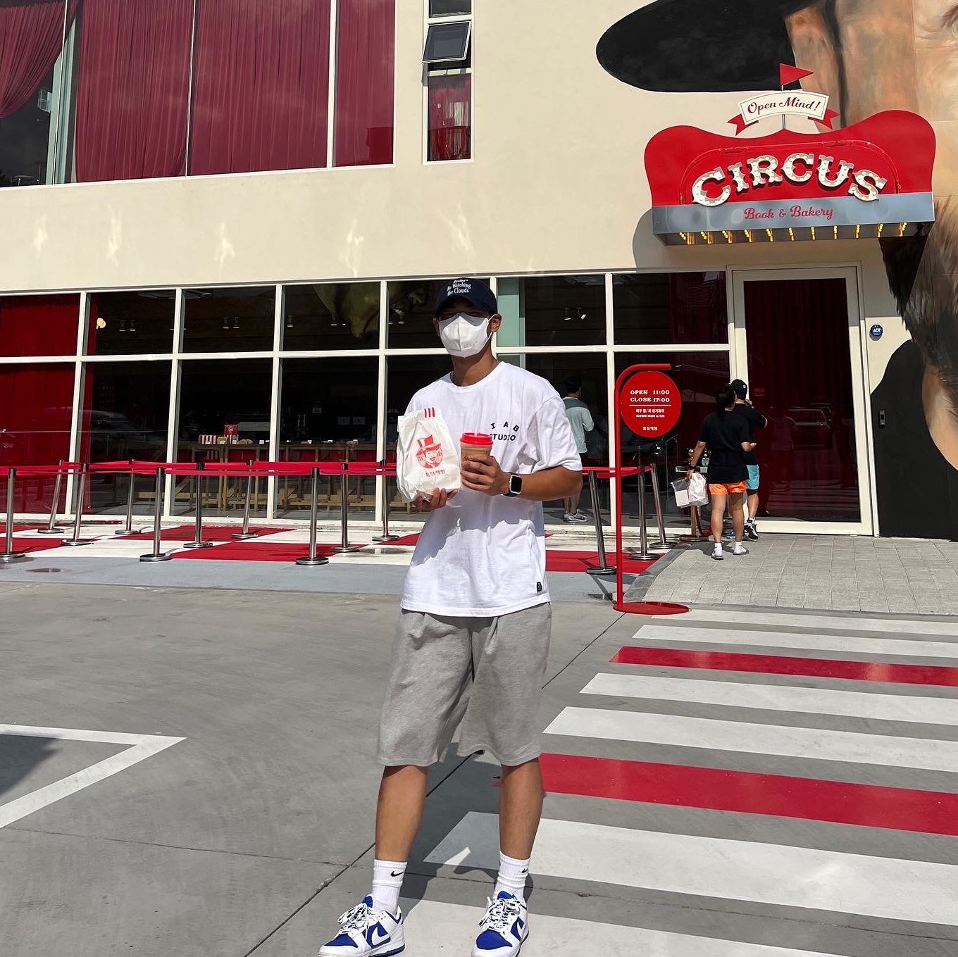 생크림 (@sin_star___) 님의 게시물 | KREAM